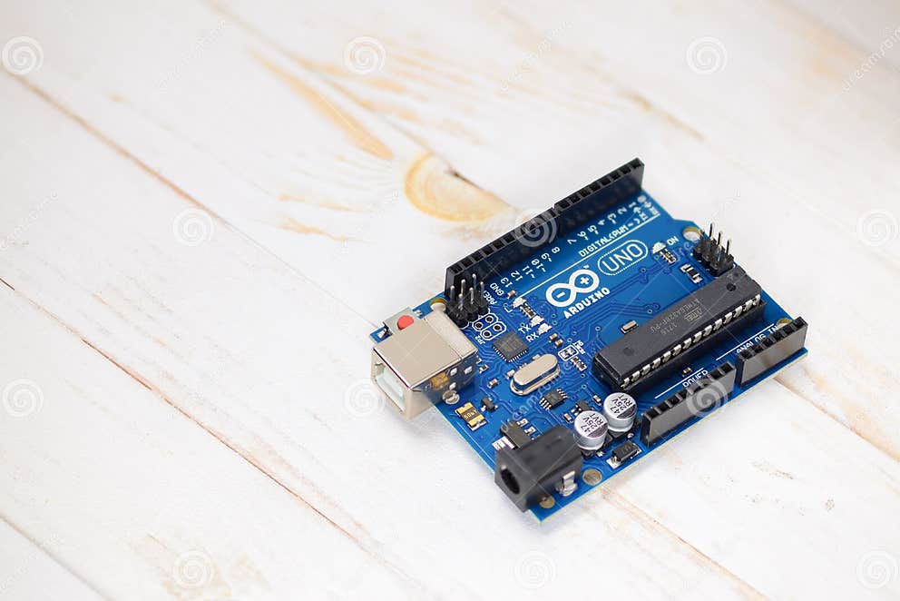 Arduino UNO Microcontroller Editorial Photography - Image of education ...
