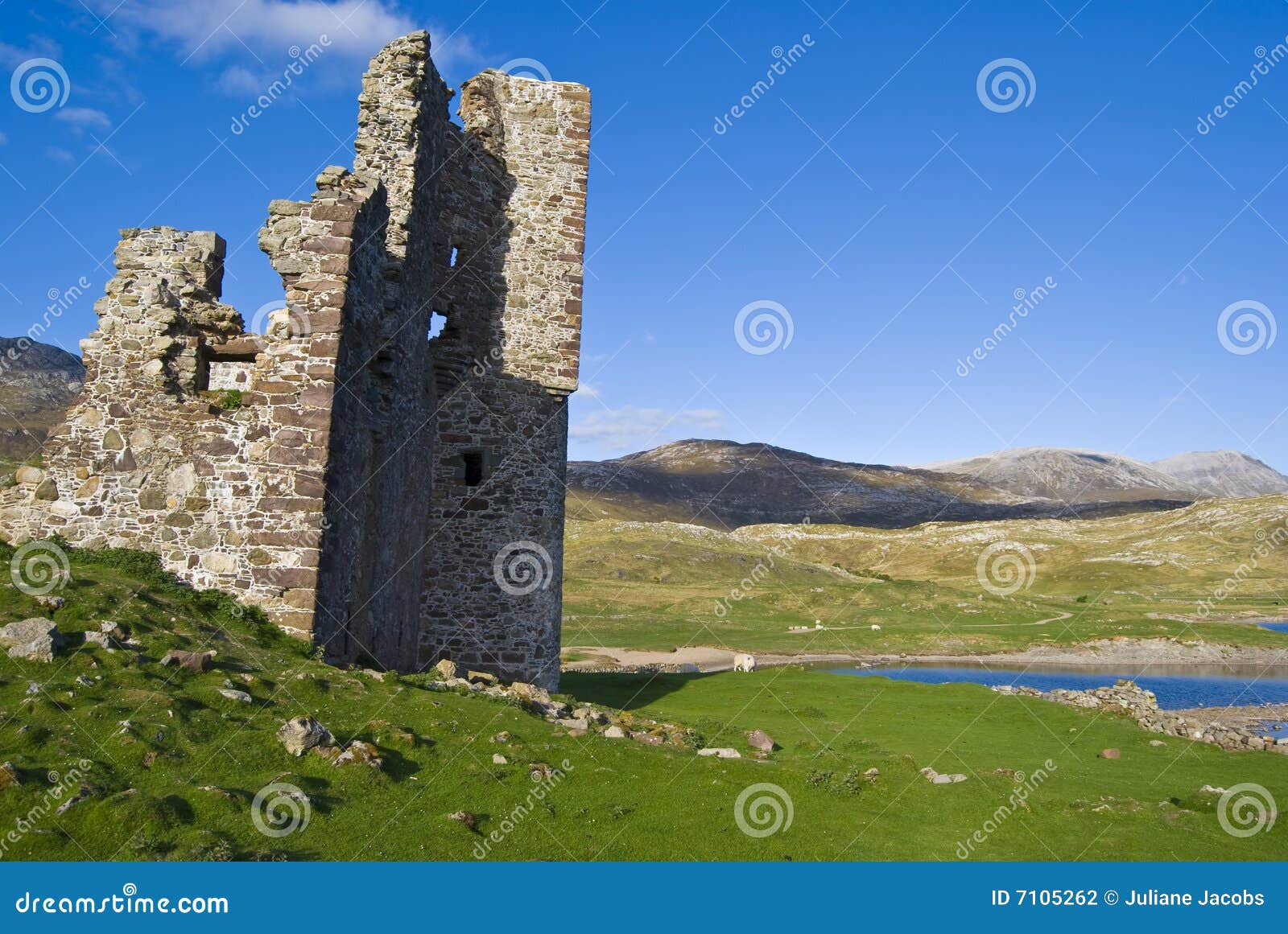 Ardvreck Castle stock photo. Image of lake, mountains - 7105262