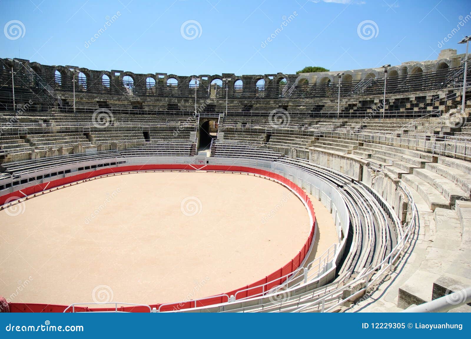 Arena de Roma en Arles imagen de archivo. Imagen de francés - 12229305