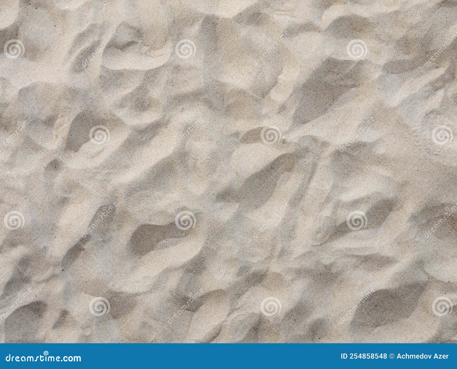 Arena gris con huellas foto de archivo. Imagen de paso - 254858548