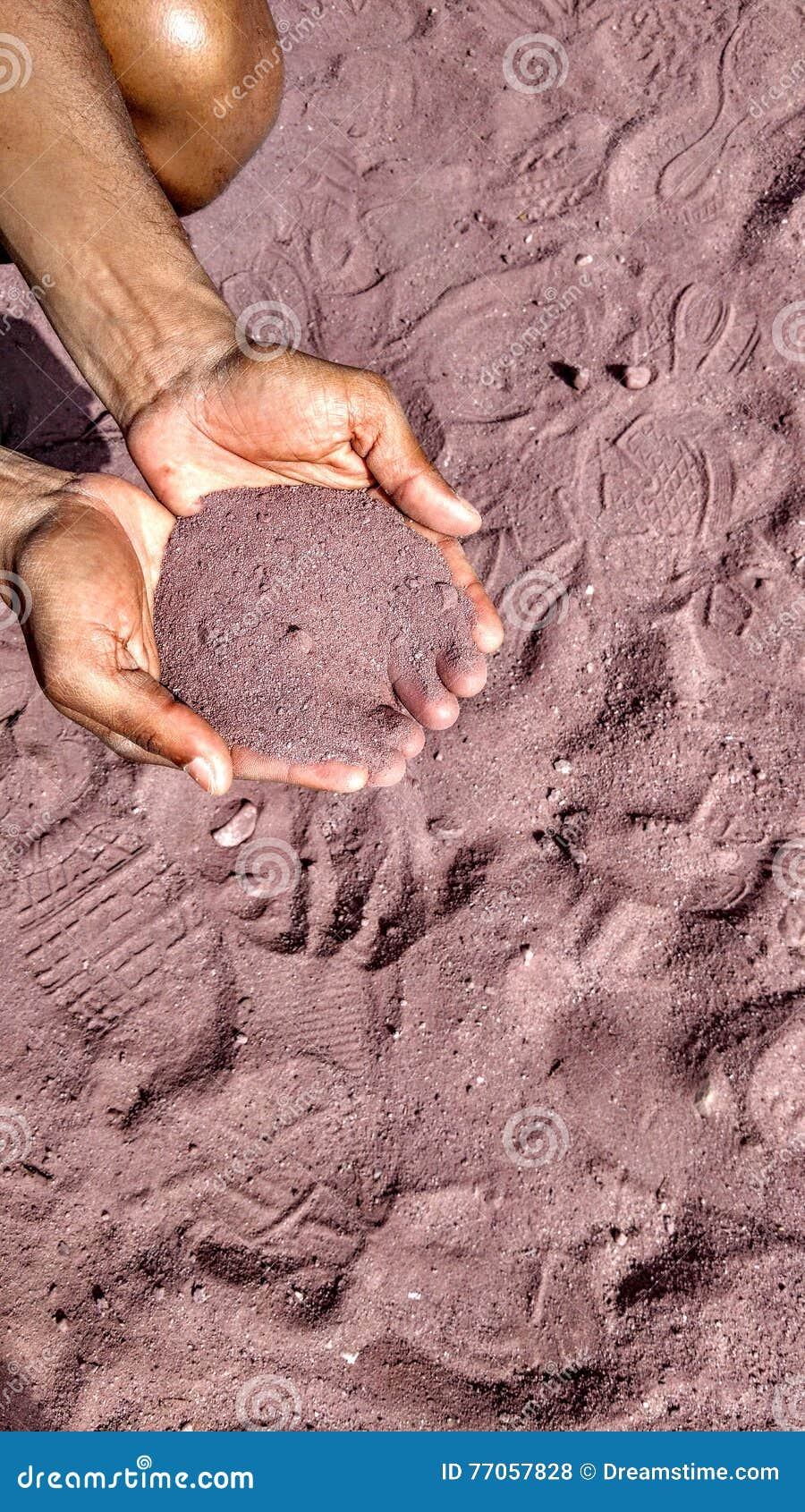 Arena rosada foto de archivo. Imagen de cubo, arena, rosa - 77057828