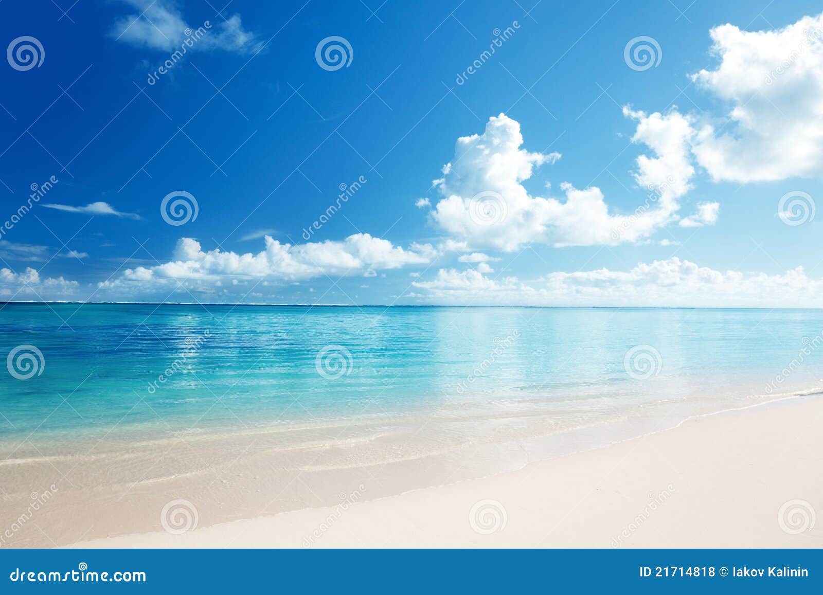Arena y mar del Caribe foto de archivo. Imagen de tropical - 21714818