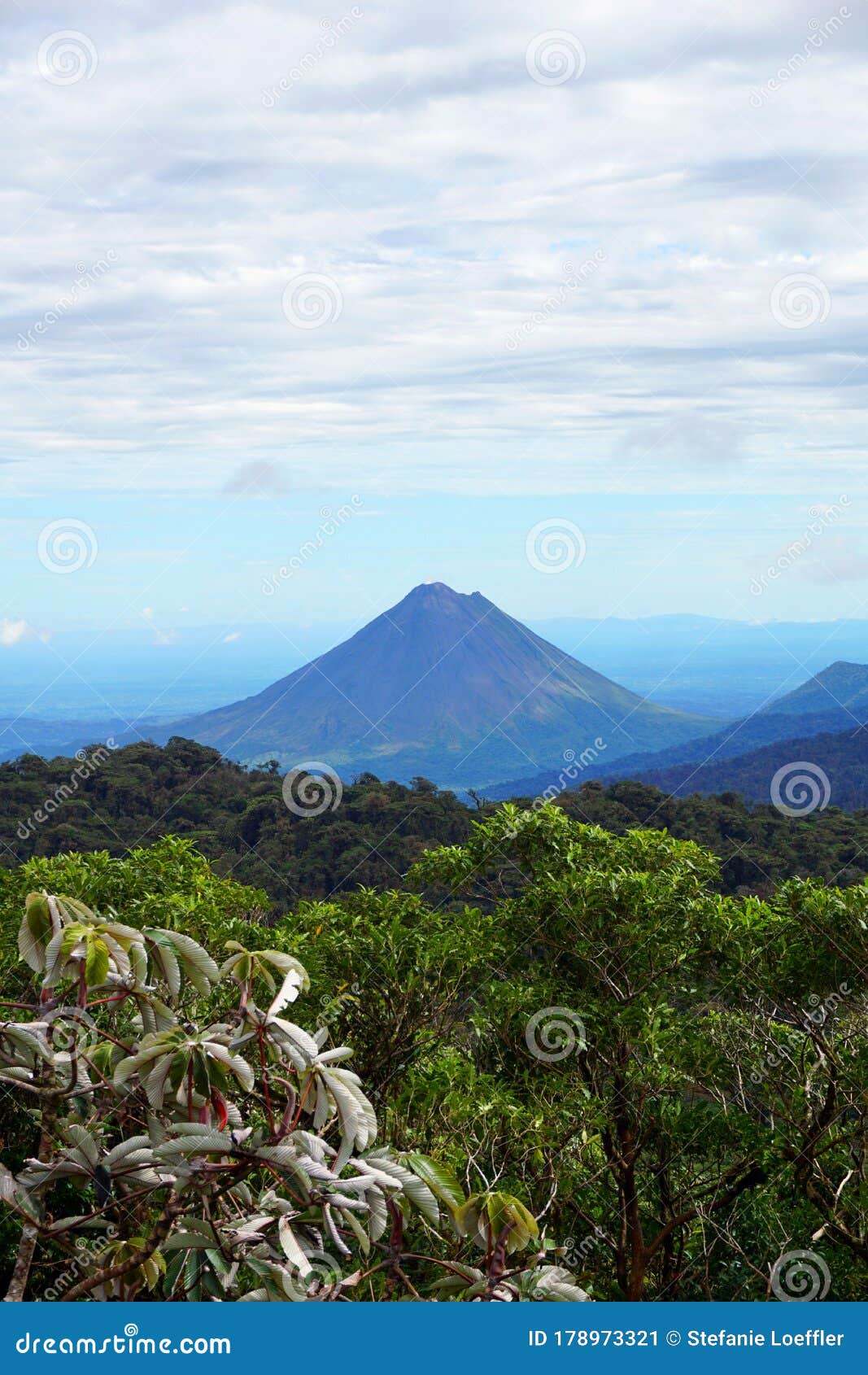Arenal Volcano and the Jungle Stock Image - Image of pico, oasis: 178973321