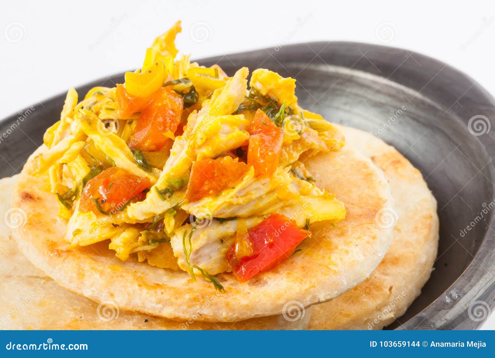 Arepa Colombiano Coberto Com Peito De Frango Foto de Stock - Imagem de ...