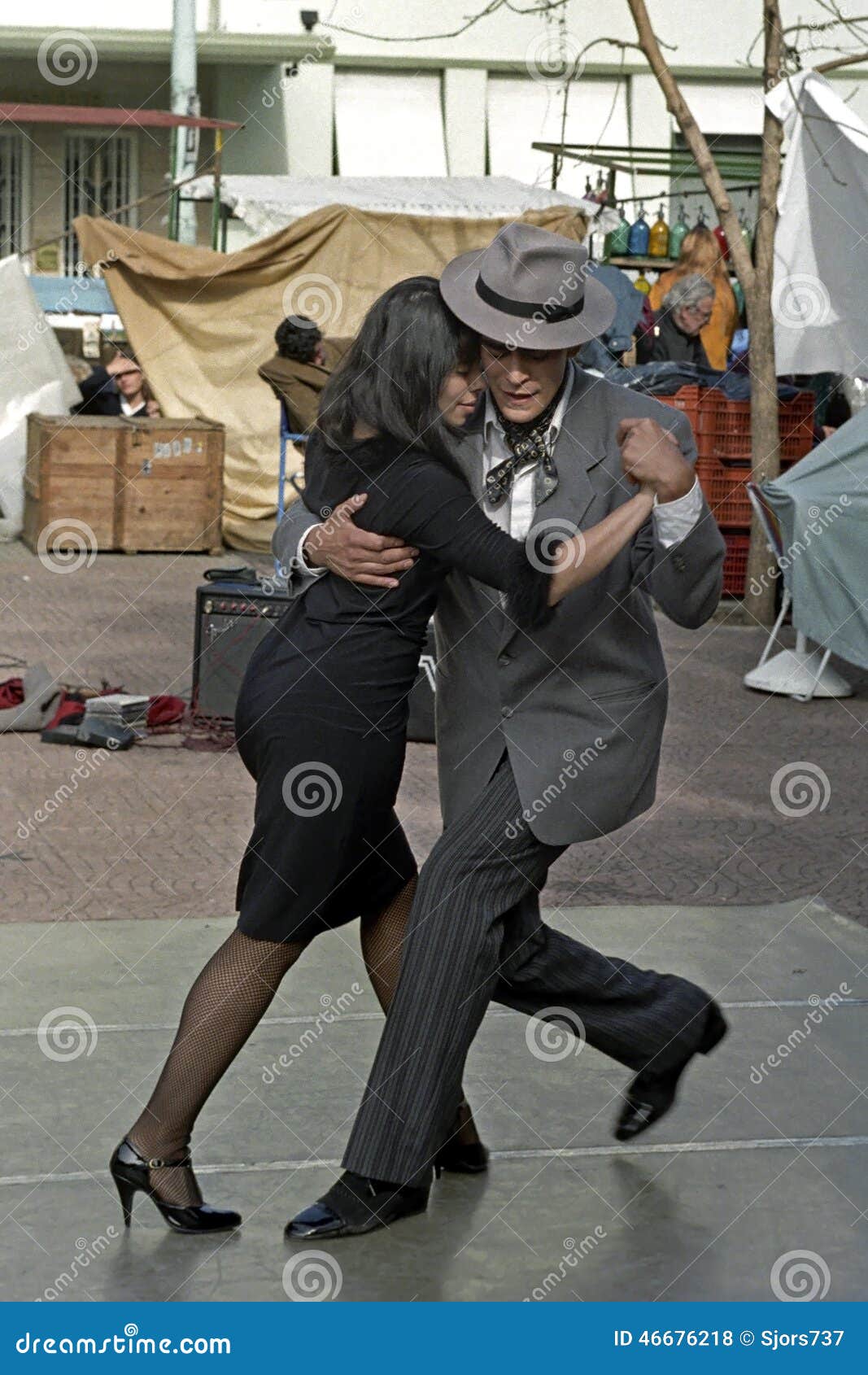 Argentijnse Man En Vrouw Die De Tango Dansen Redactionele Stock Foto ...