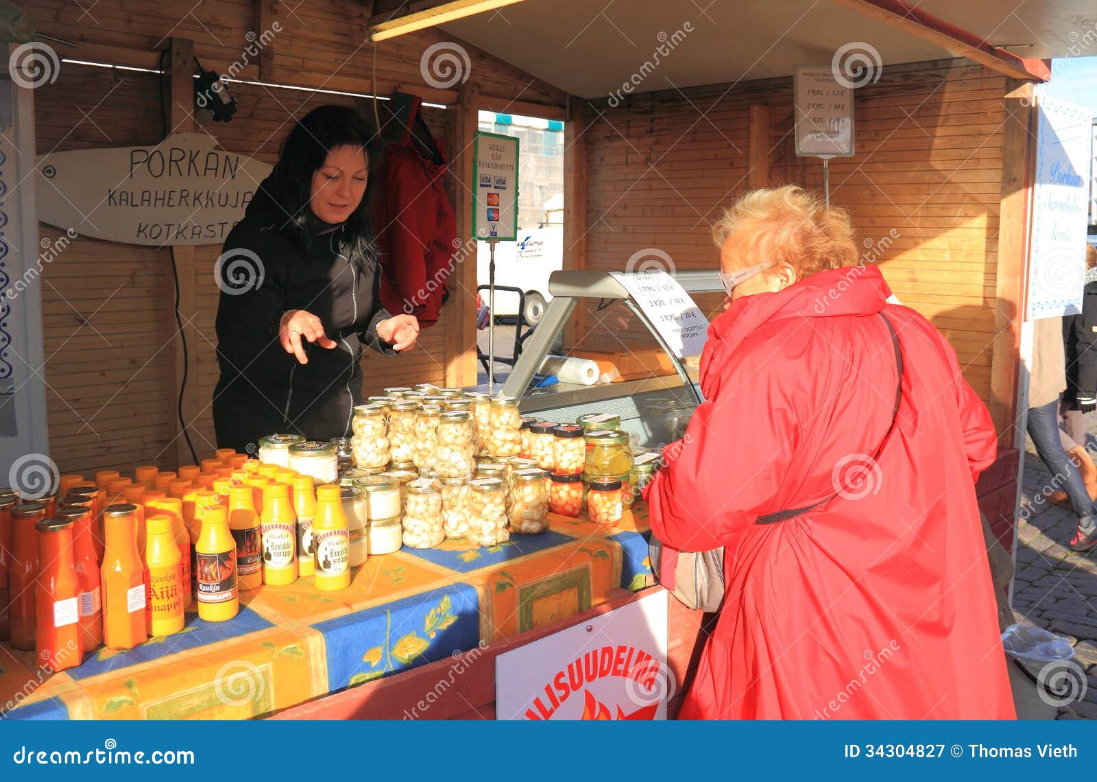 Aringa Di Helsinki Giusta: Venditore E Cliente Fotografia Editoriale ...