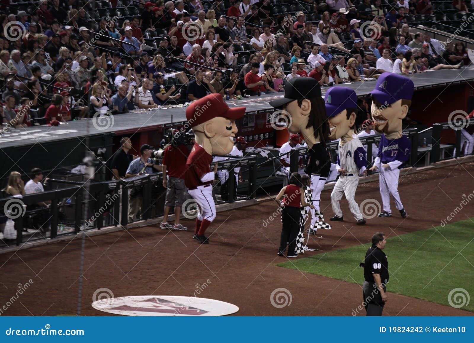 Arizona D-Backs mascots editorial photography. Image of team - 19824242