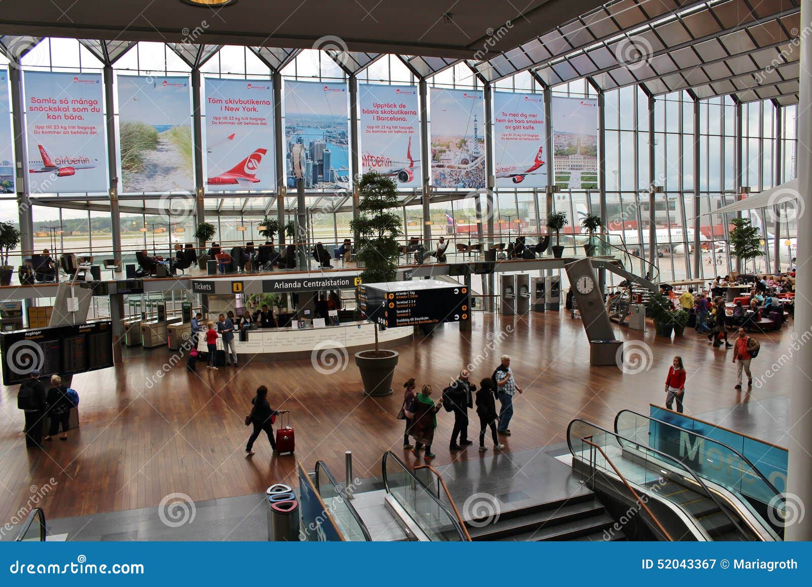 Arlanda Airport editorial photography. Image of shopping - 52043367