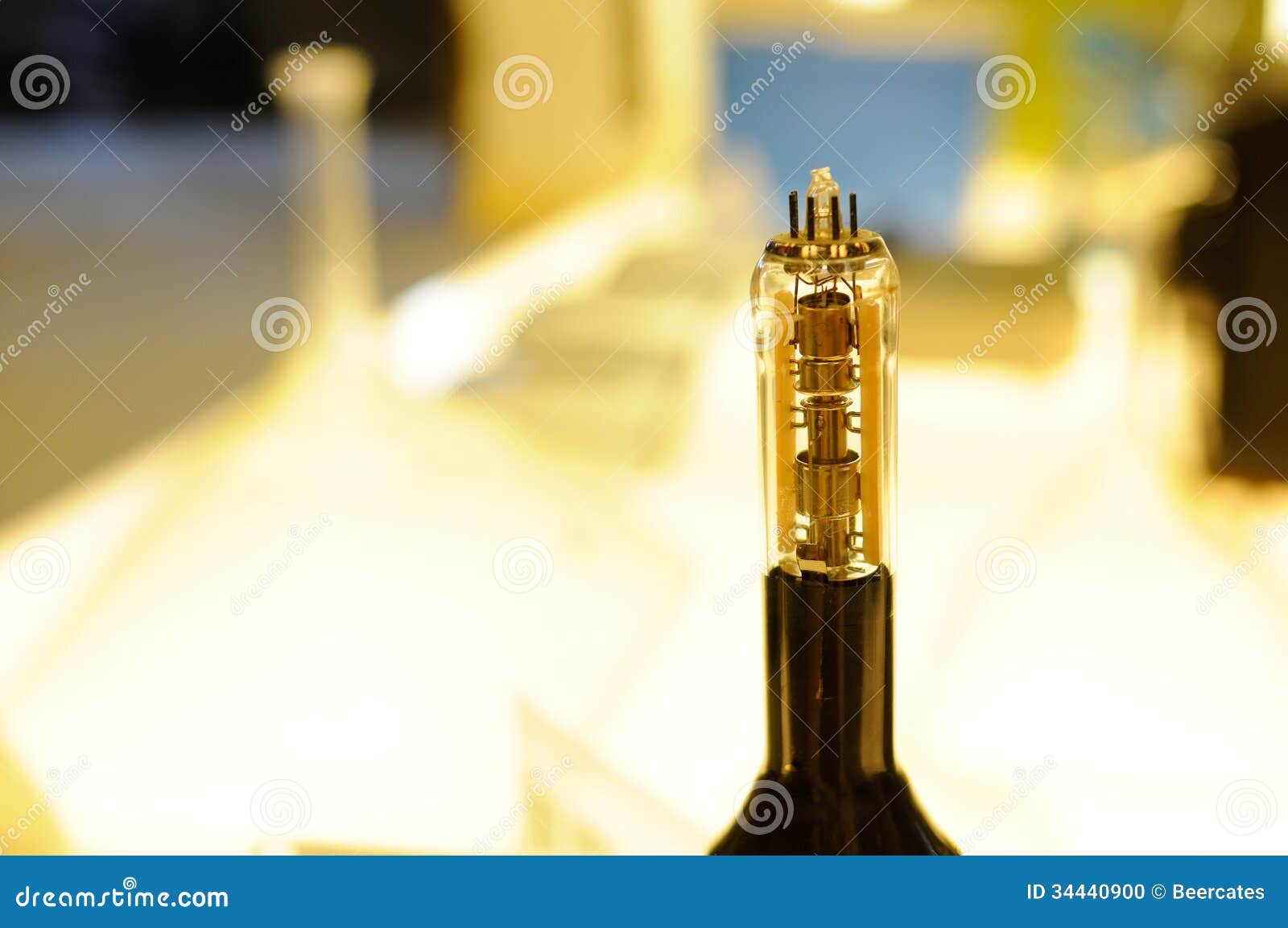 Arma De Electrón Del Cinescopio Foto de archivo - Imagen de anticuado ...