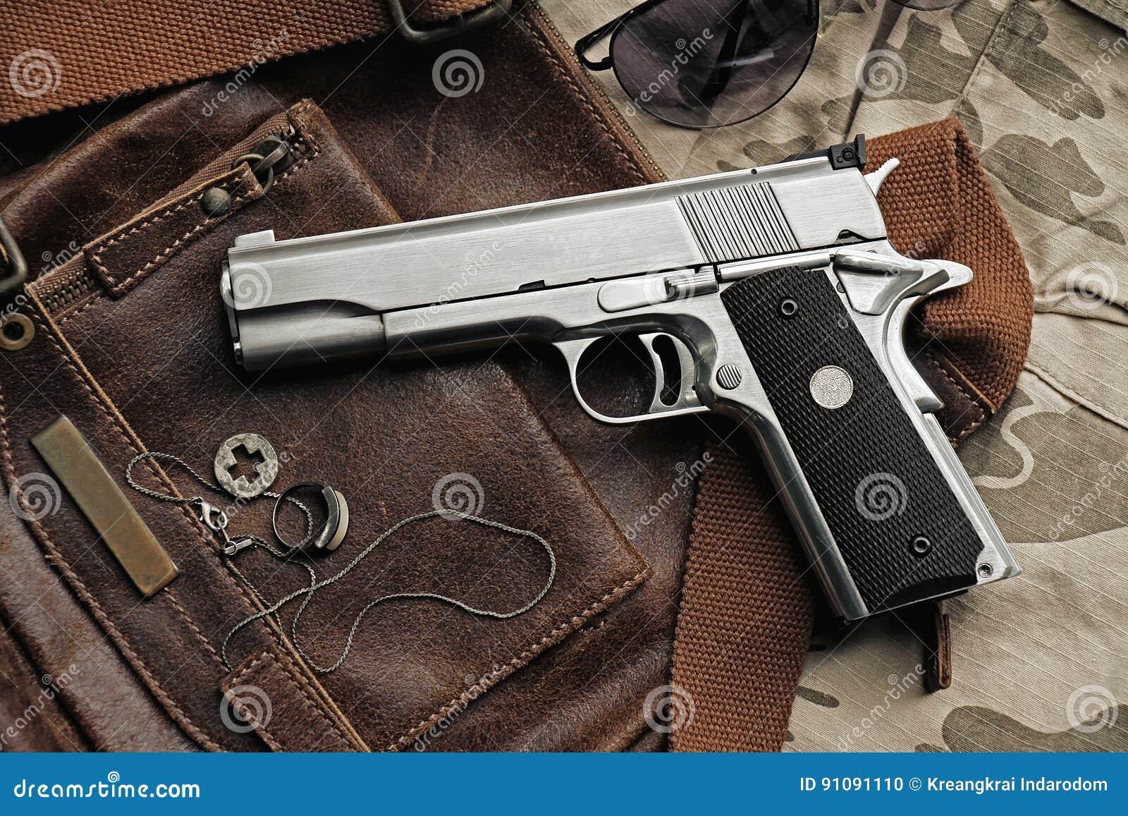 Arma De Mano Pistola 45 Fotos De Stock - Download 135 Fotos Libres de ...