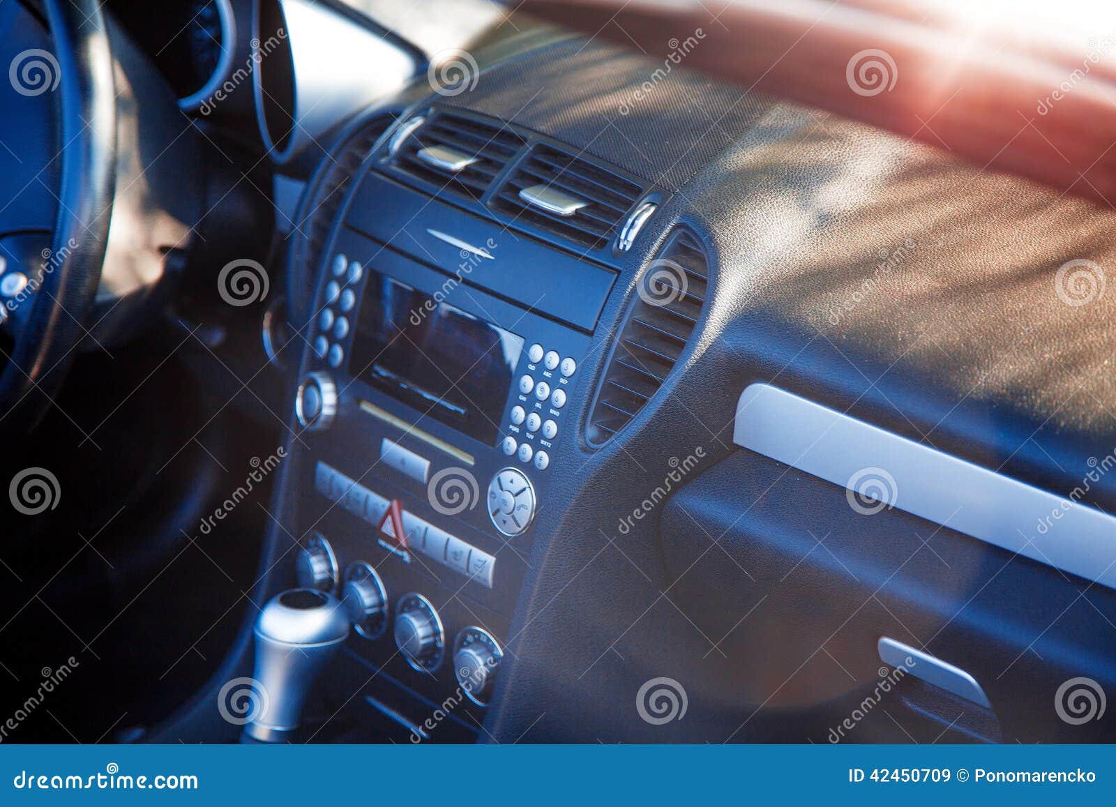 Armaturenbrett des Autos stockbild. Bild von luxus, steuerung - 42450709