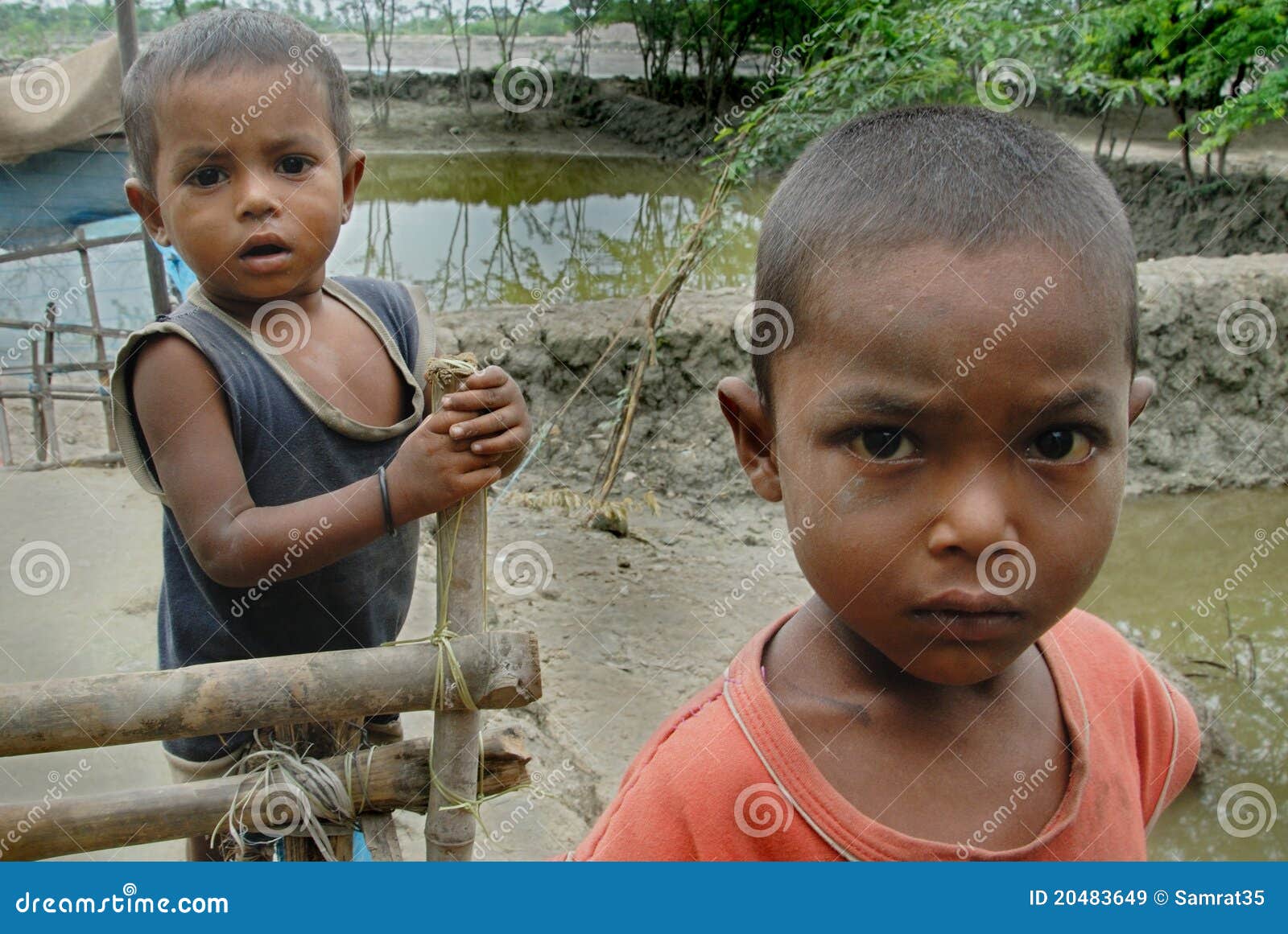 Arme Kinder in Indien redaktionelles stockbild. Bild von morgen - 20483649