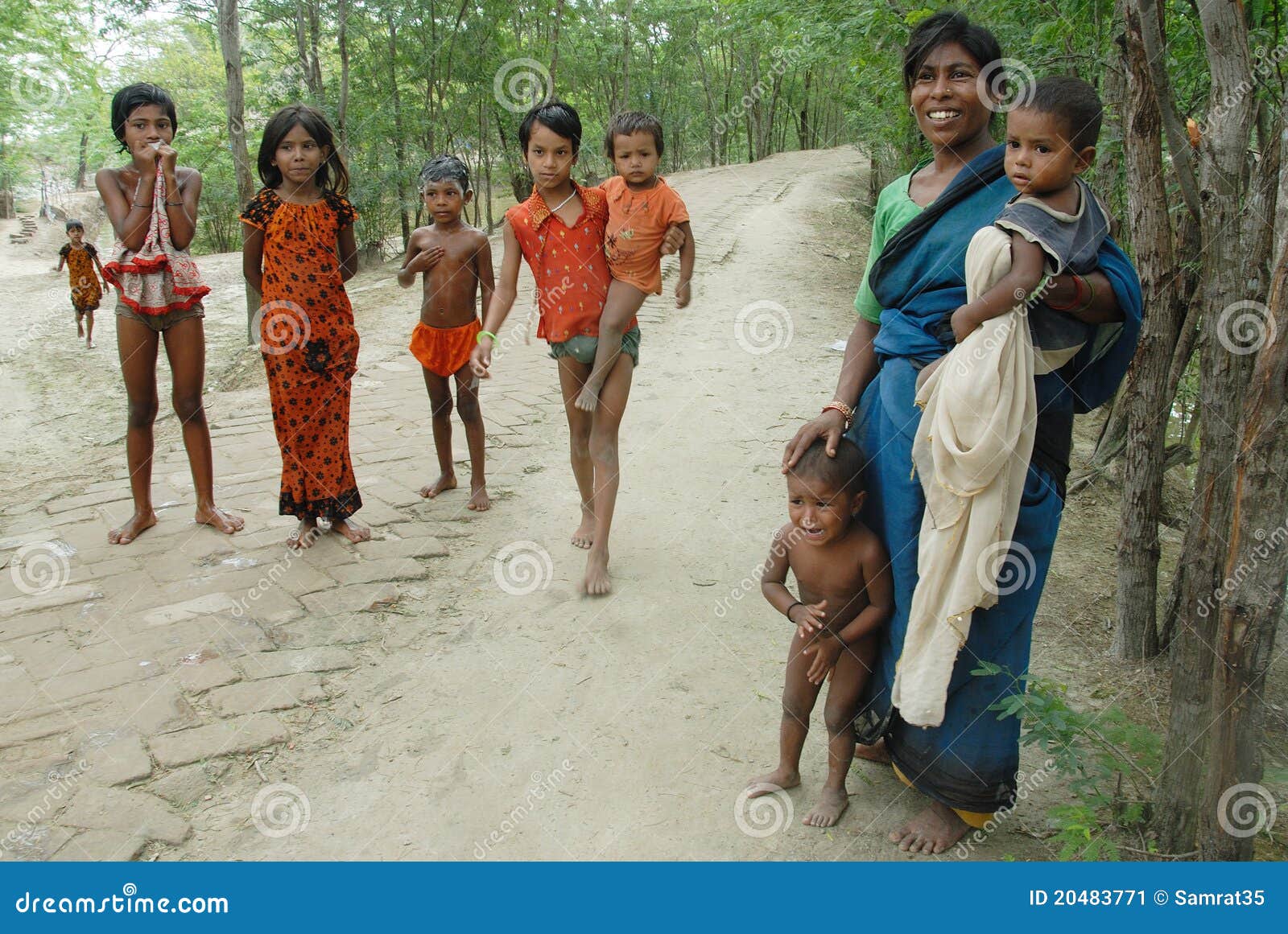 Arme Kinder in Indien redaktionelles foto. Bild von leute - 20483771