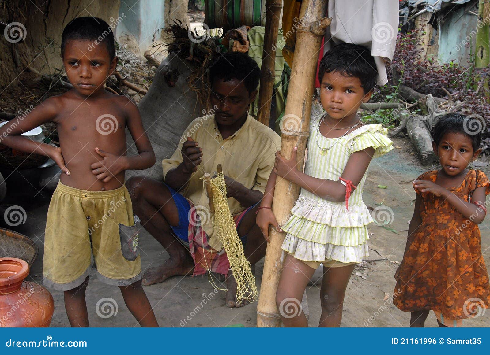 Arme Kinder in Indien redaktionelles foto. Bild von lebensstil - 21161996