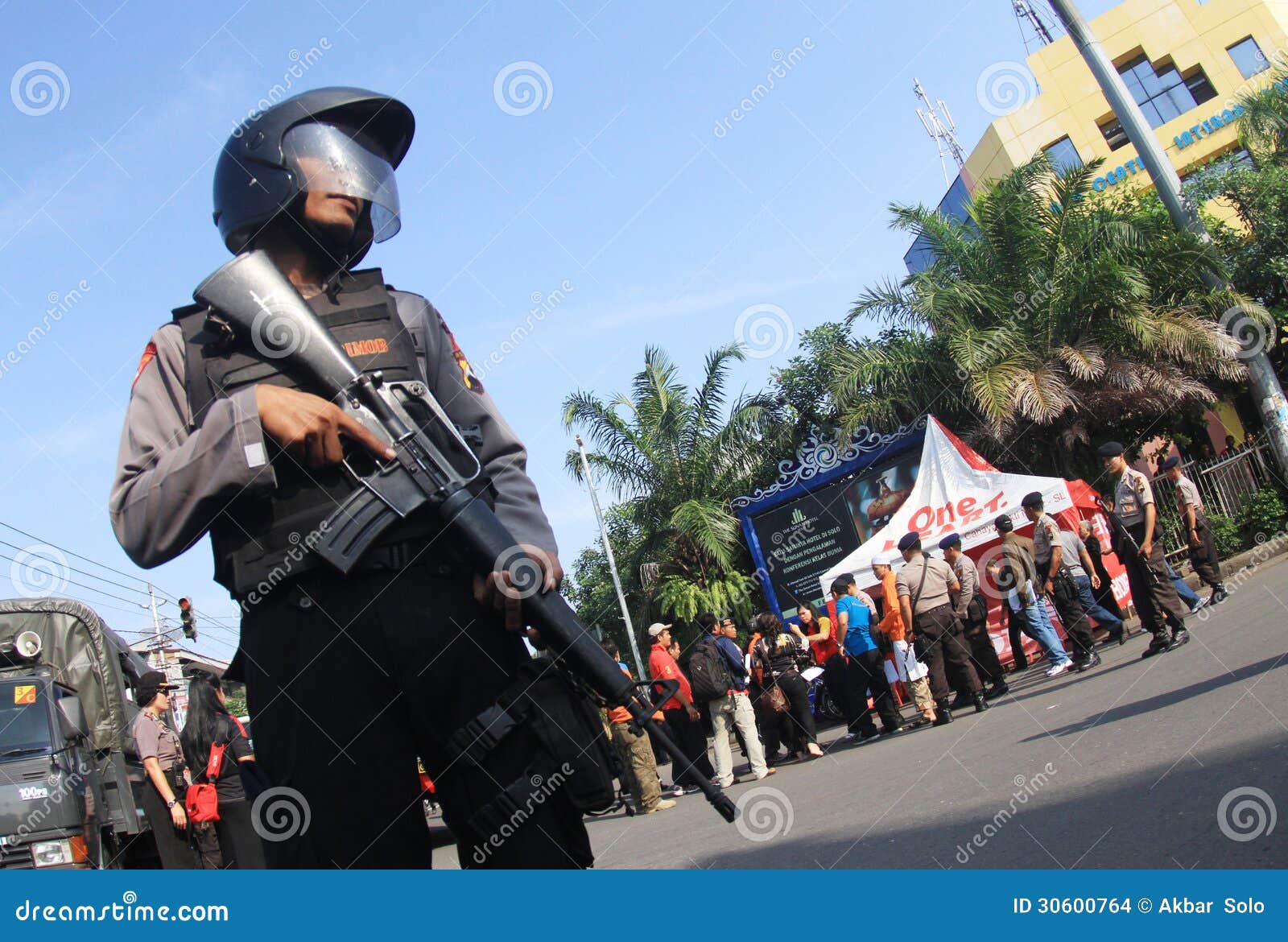 Armed Police Stan Guard in Terrorist Reconstructio Editorial Stock ...