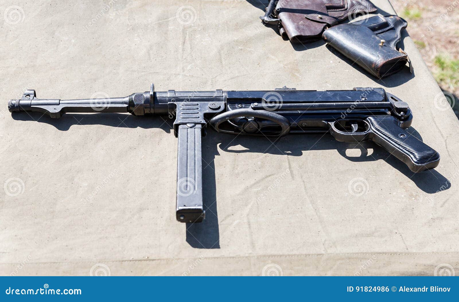 Armi Da Fuoco D'annata Pistola Di Submachine Tedesca Fotografia Stock ...