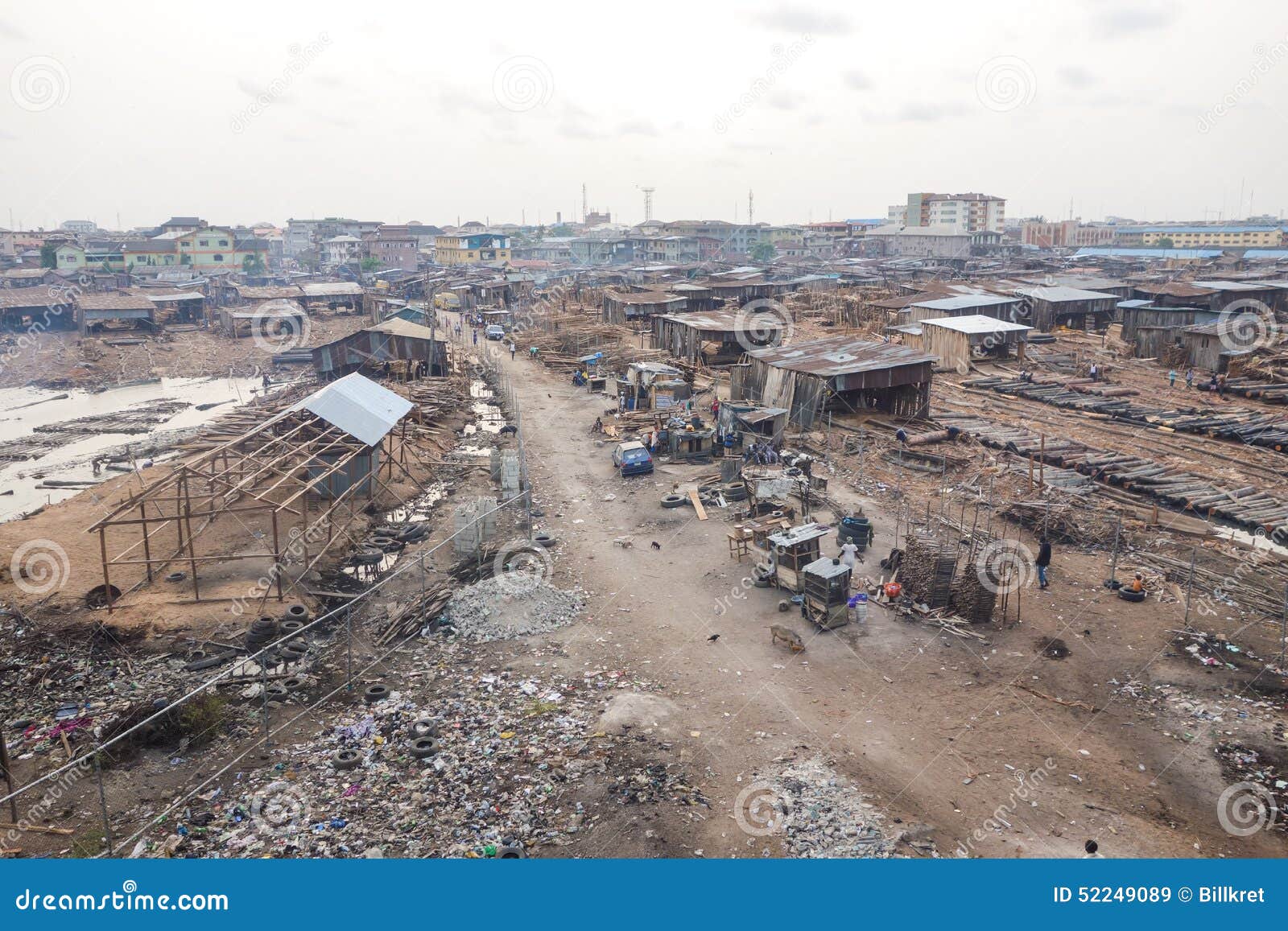 Armut in Afrika redaktionelles stockbild. Bild von dorf - 52249089