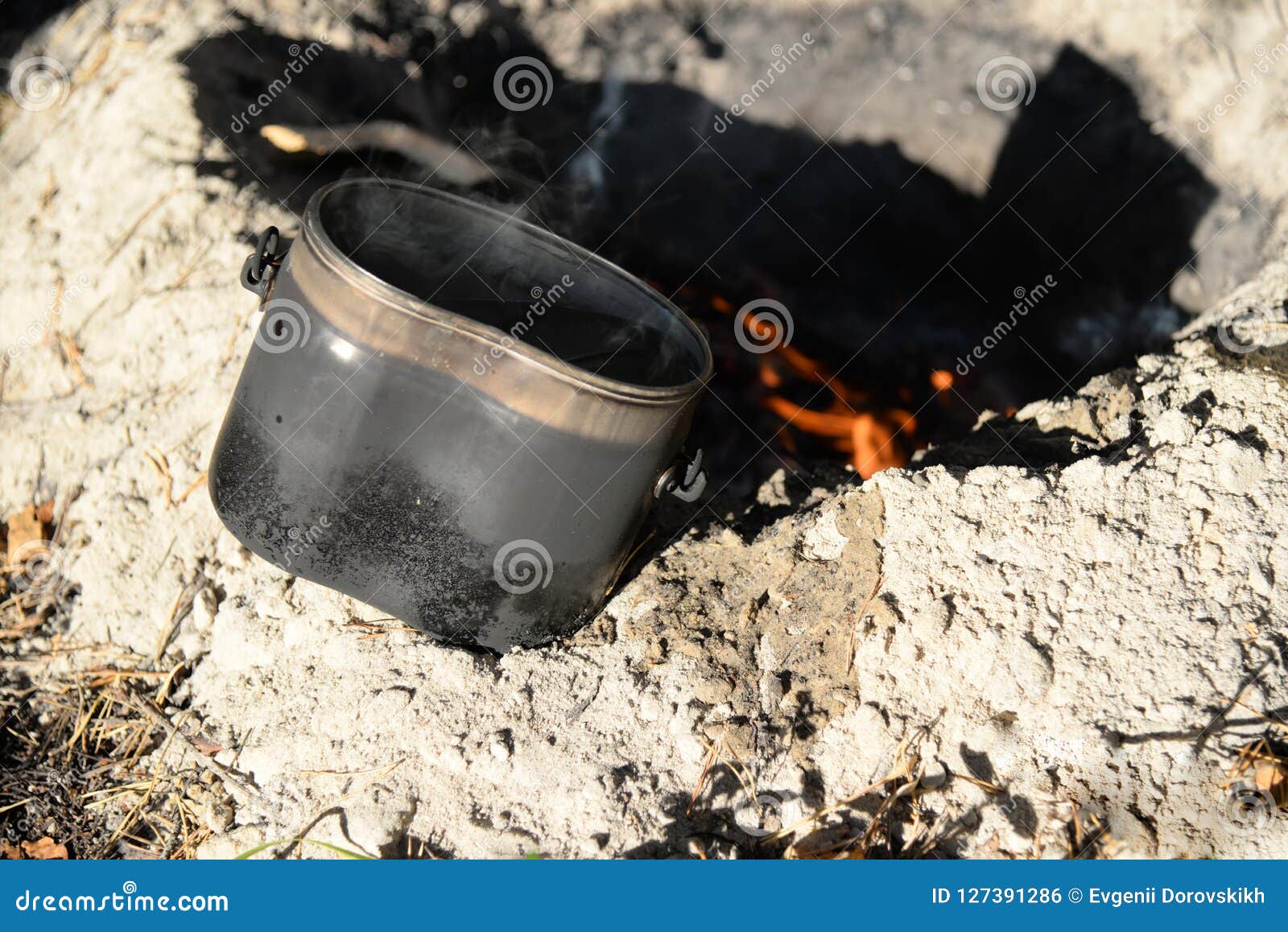 Army pot of hot water stock photo. Image of nature, camping - 127391286