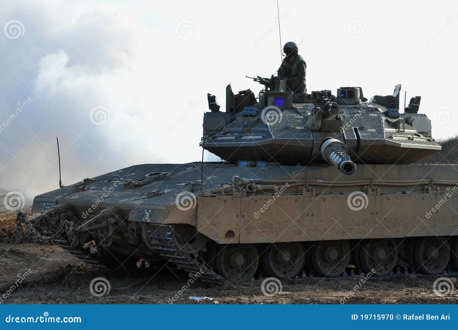 Army Soldier and Tank editorial image. Image of iraq - 19715970