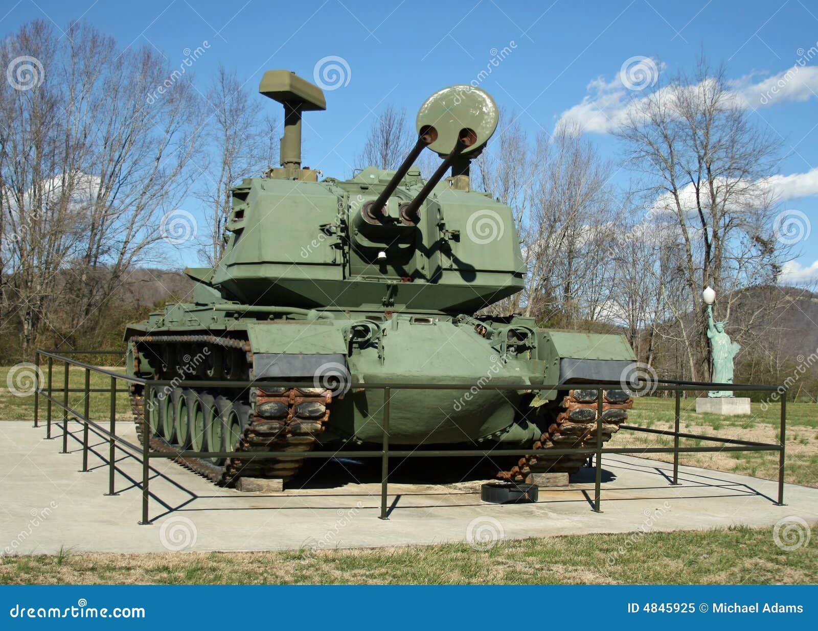 US Army Tank - Vintage WWII Stock Photography | CartoonDealer.com #933128