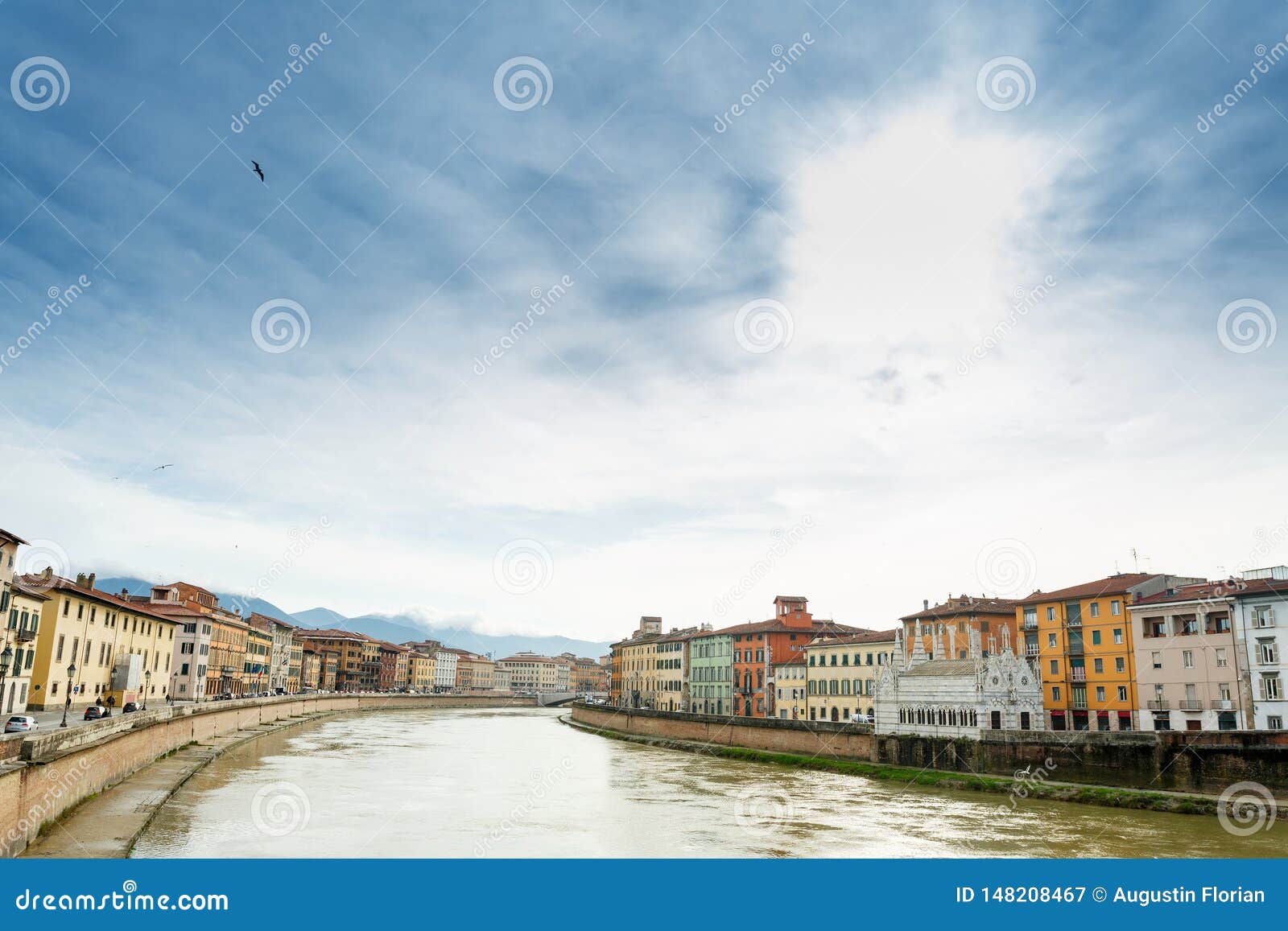 Arno-Fluss in Pisa stockbild. Bild von brücke, tourismus - 148208467