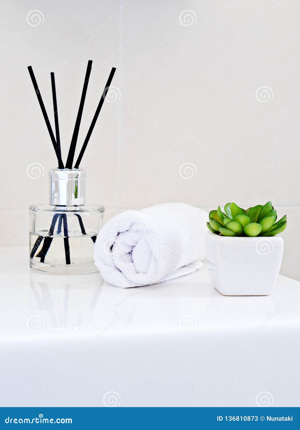 Aromatherapy Bottle Diffuser with Sticks Stock Image - Image of organic ...