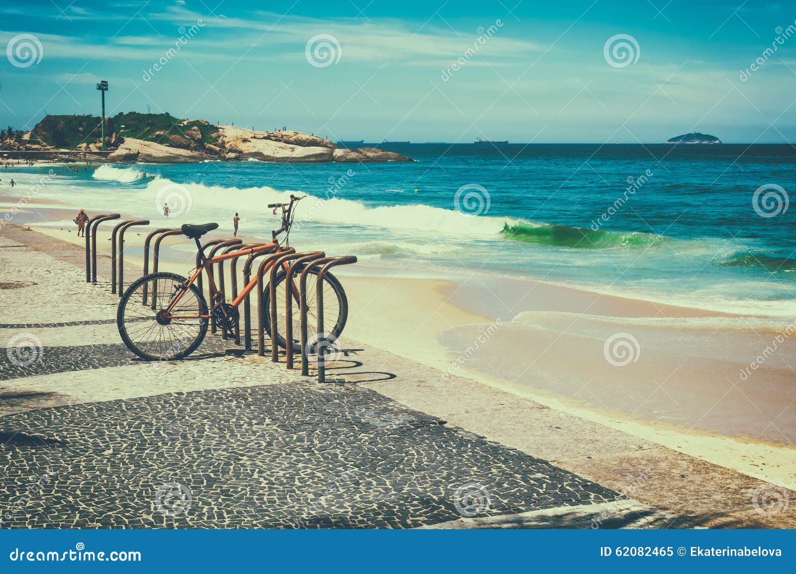 Arpoador Beach in Rio De Janeiro Editorial Image - Image of south, hill ...
