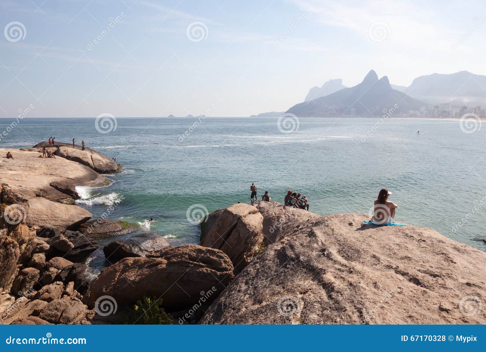 Arpoador Rock in Ipanema Beach Editorial Stock Photo - Image of leisure ...