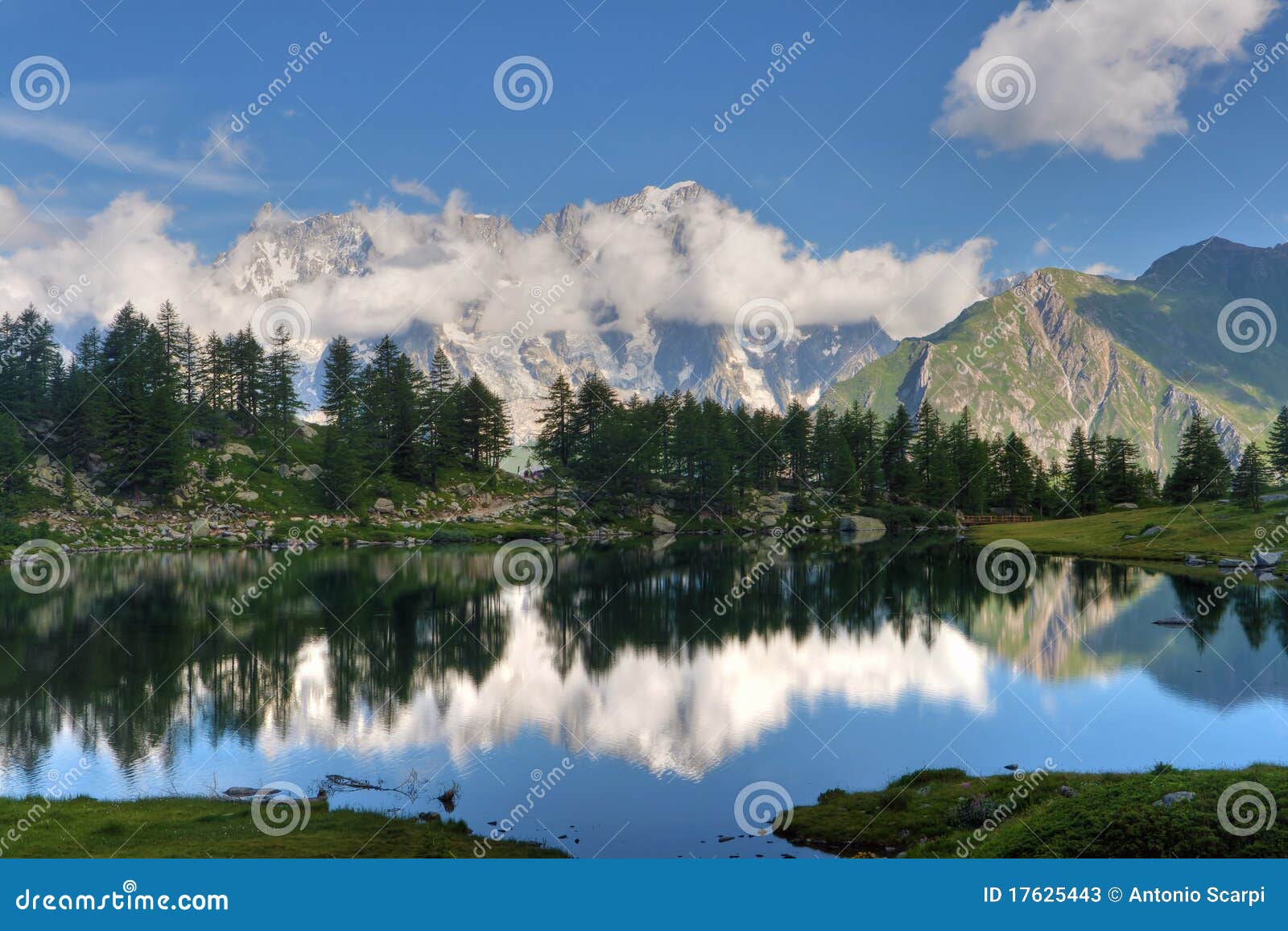 Arpy lake, Italy stock image. Image of mountain, clear - 17625443
