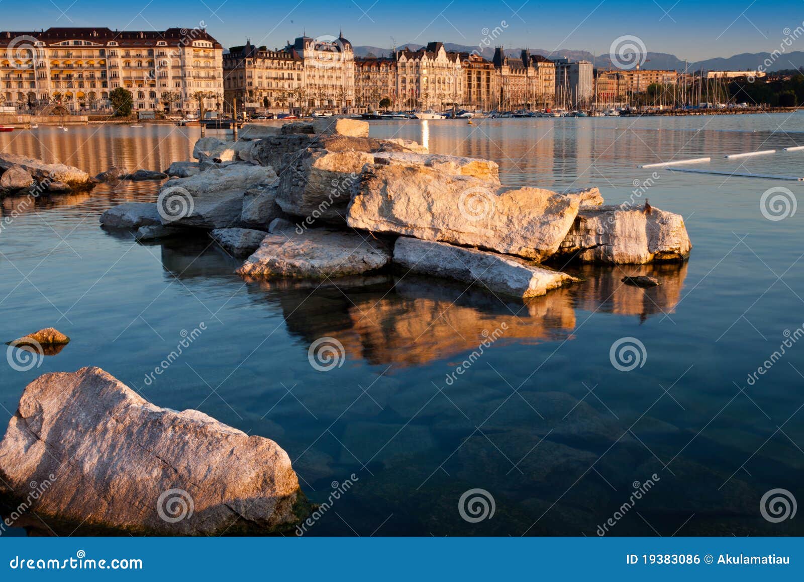 Arquitectura Da Cidade De Genebra Foto de Stock - Imagem de azul, rocha ...