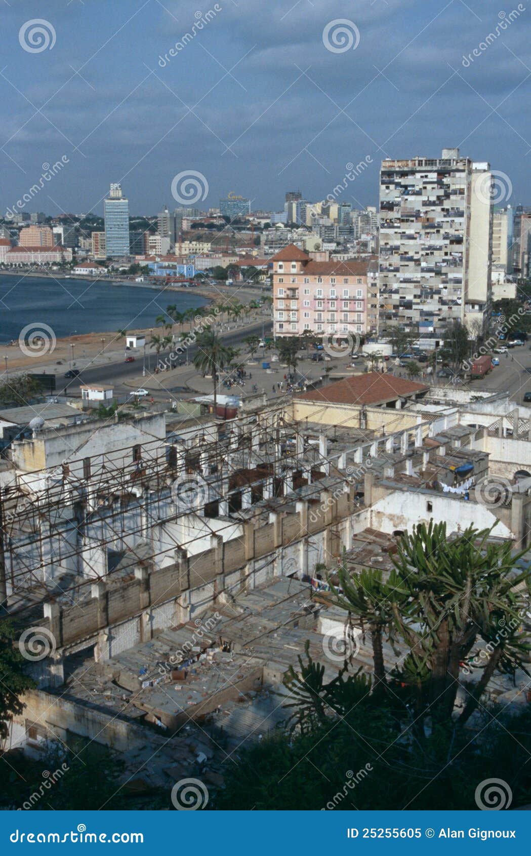 Arquitectura Da Cidade De Luanda, Angola Imagem Editorial - Imagem de ...