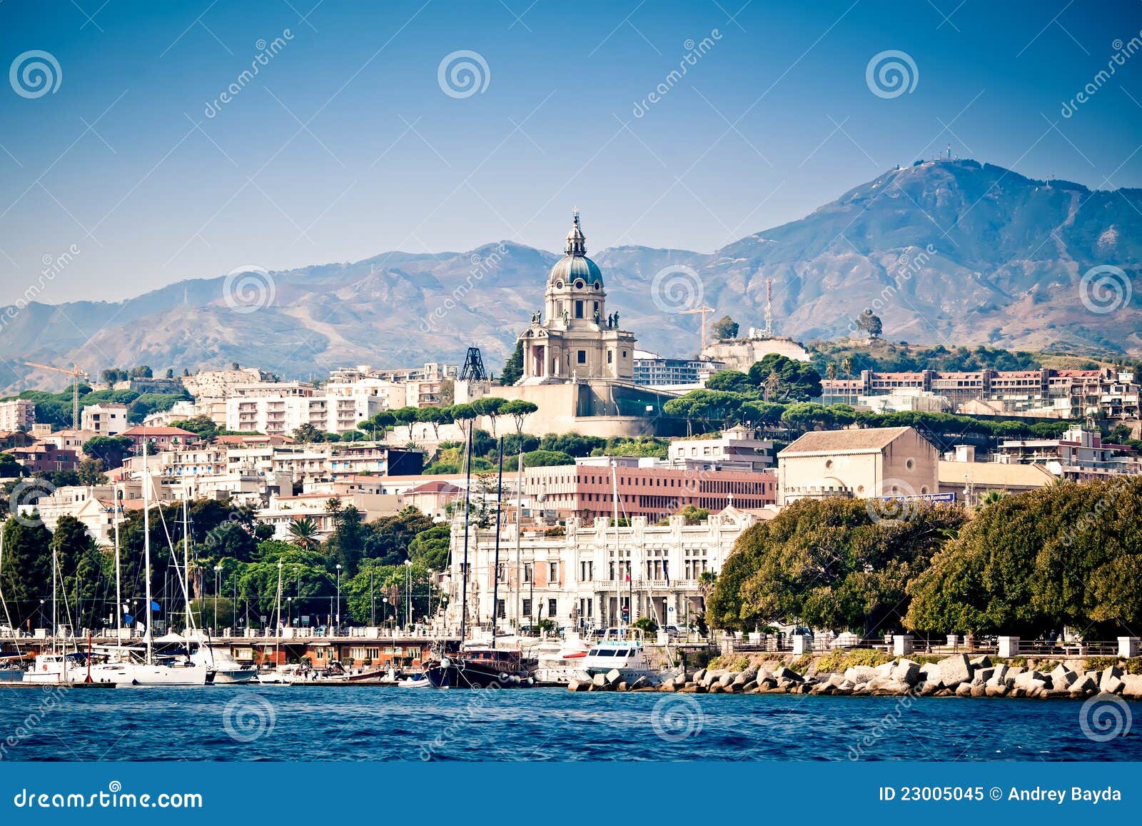 Arquitectura Da Cidade De Messina Imagem de Stock - Imagem de farol ...