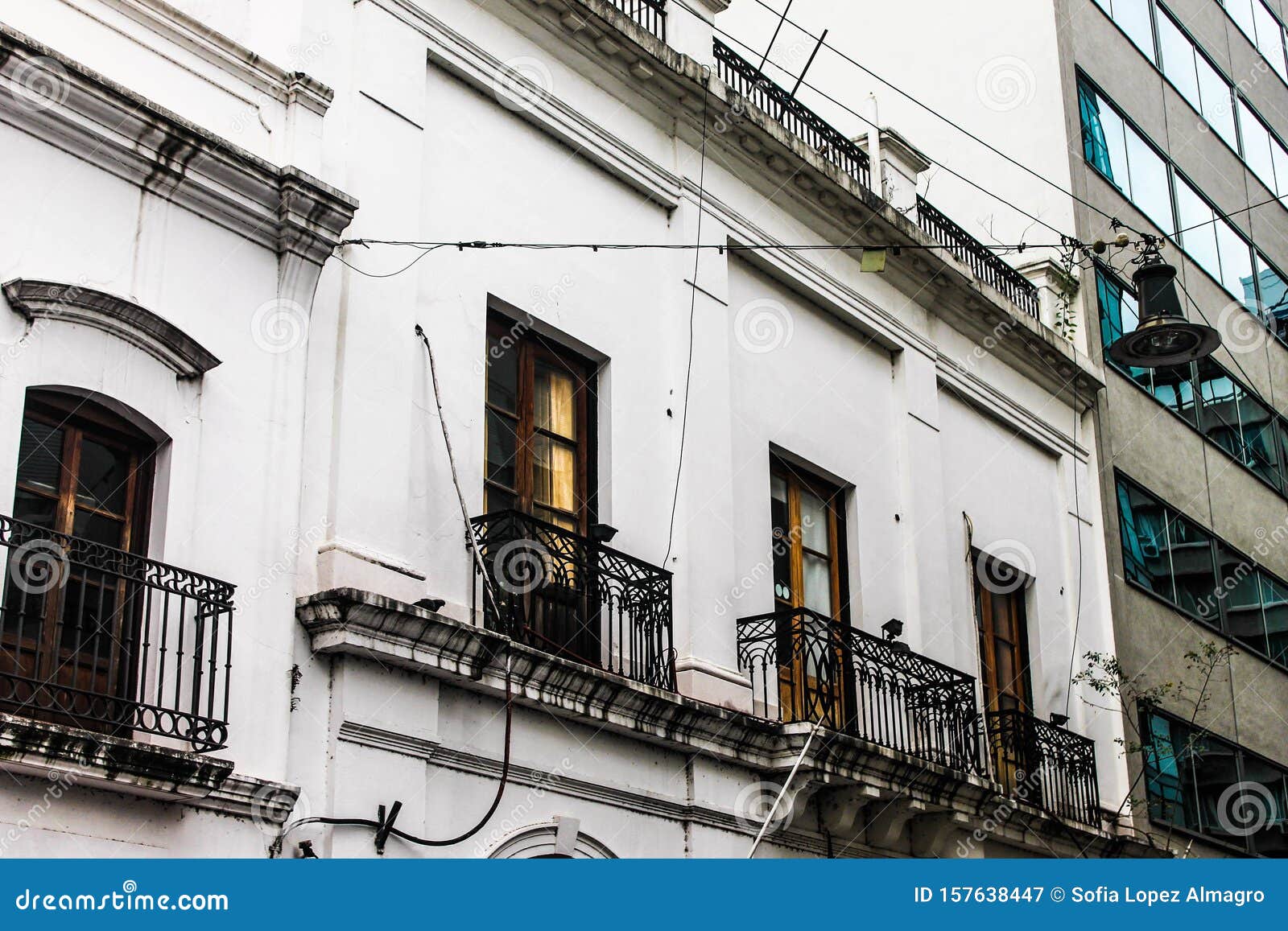 Arquitectura De Fachada De Edificios Antiguos Imagen de archivo - Imagen de estilo, edificio ...