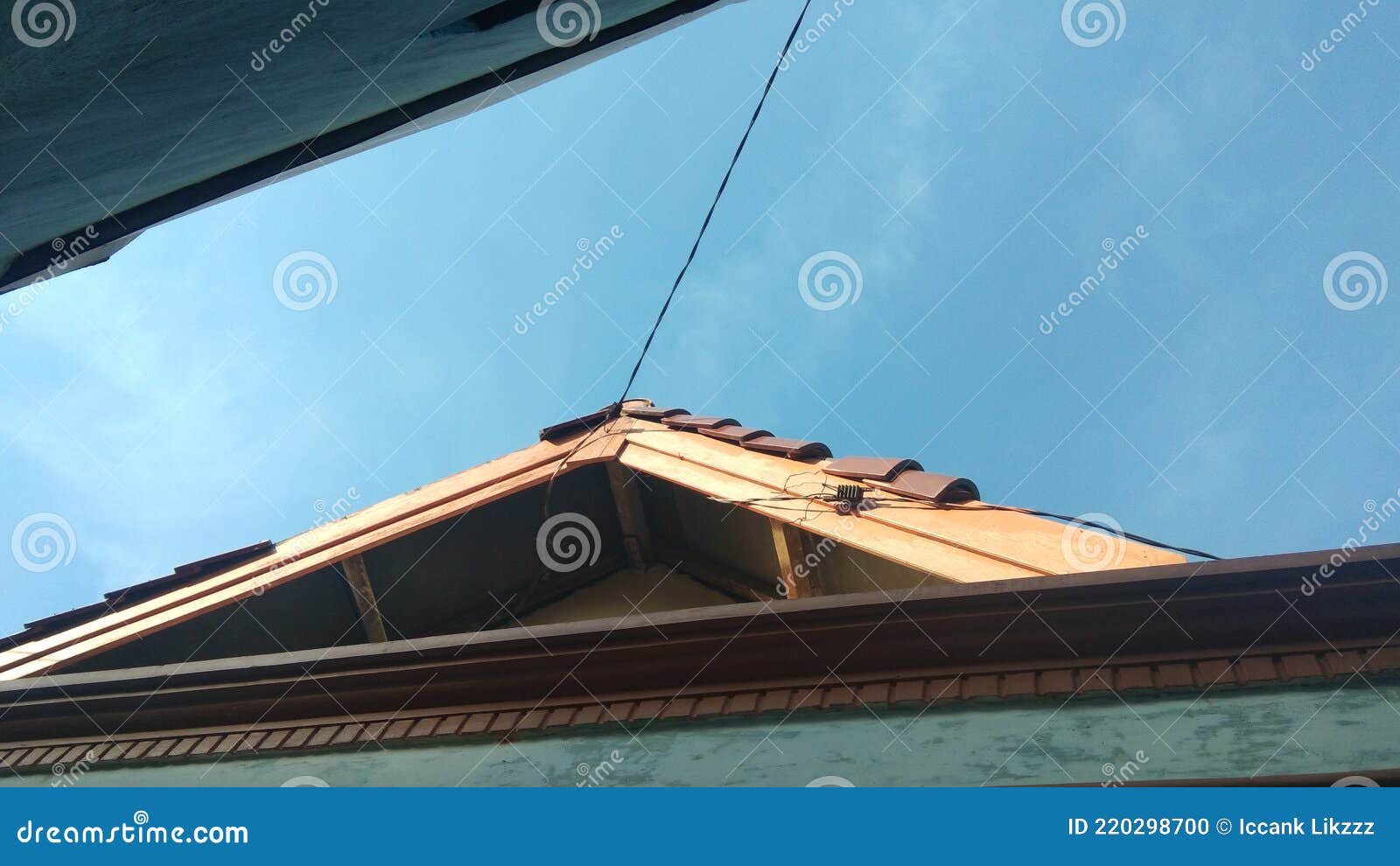 Arquitectura De Techo De Casas Triangulares Foto de archivo - Imagen de ...