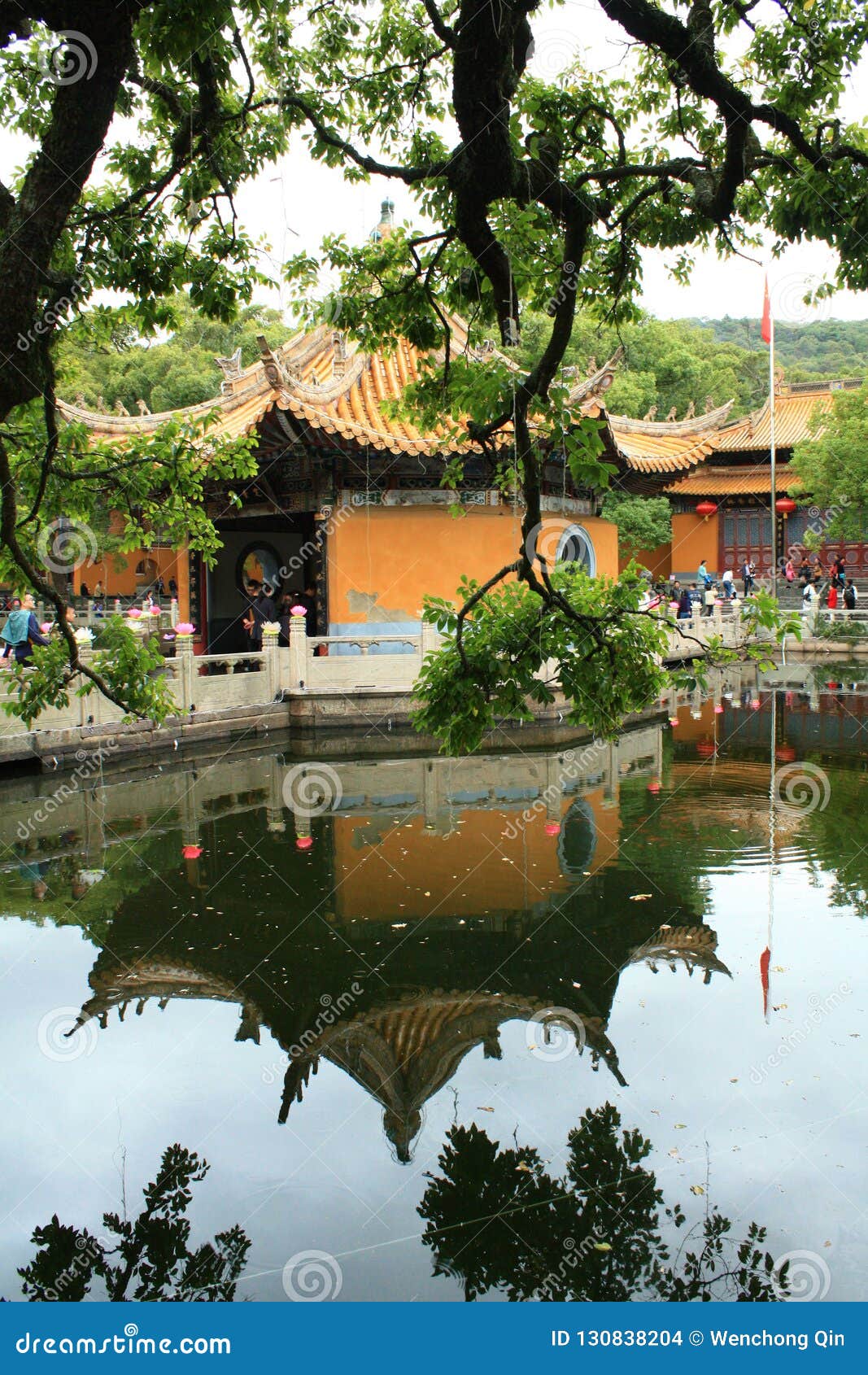 Arquitectura Del Templo Del Monte Putuo En China Imagen de archivo ...