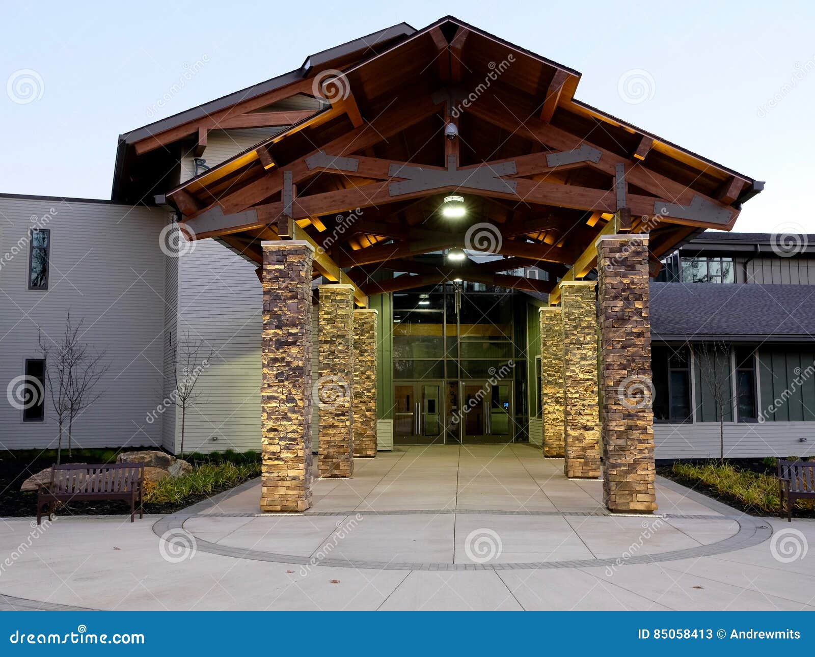 Arquitectura Rústica De La Escuela Imagen de archivo - Imagen de modelo ...