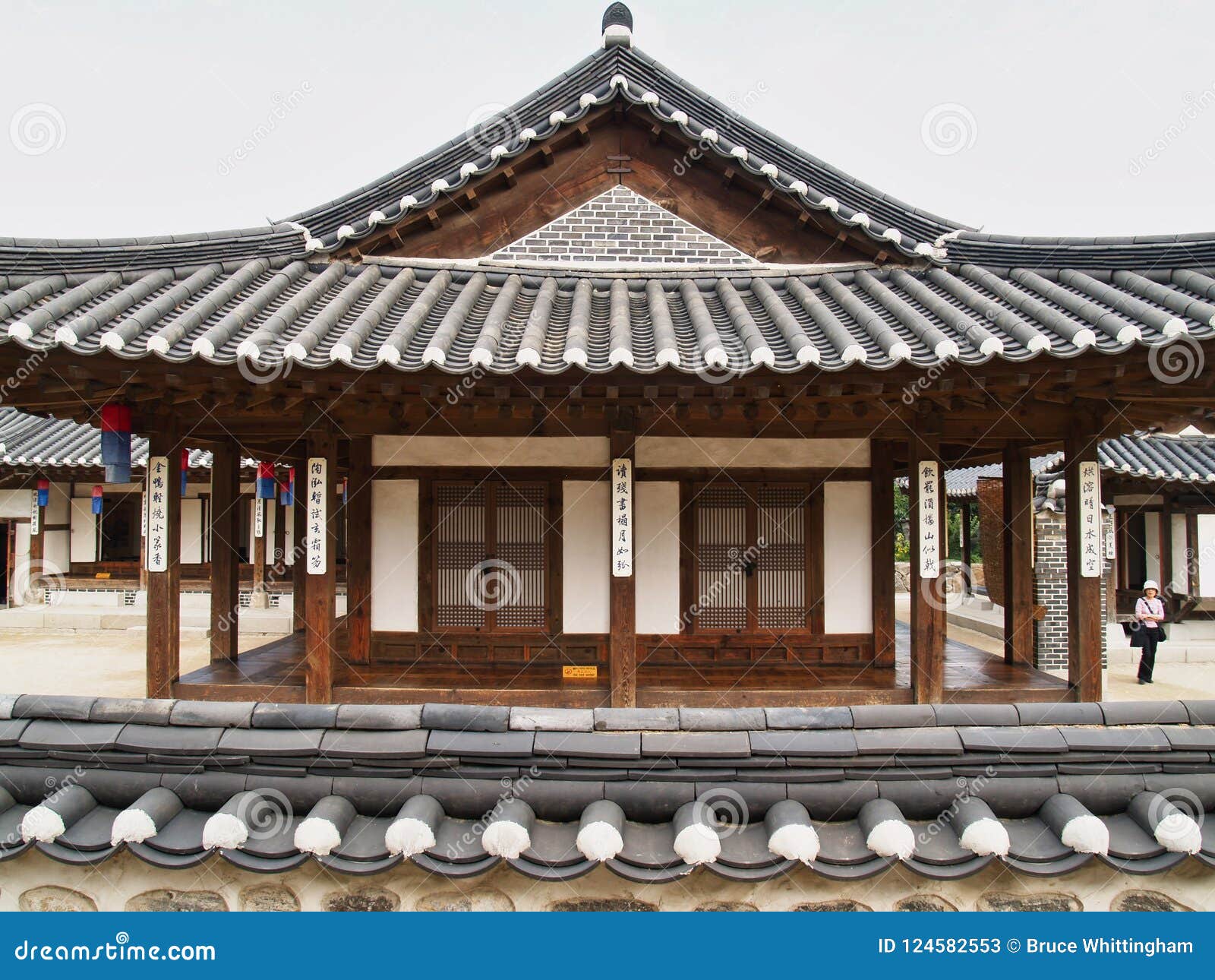 Arquitetura Coreana Tradicional, Telhas Cerâmicas Elaboradas De Roff ...