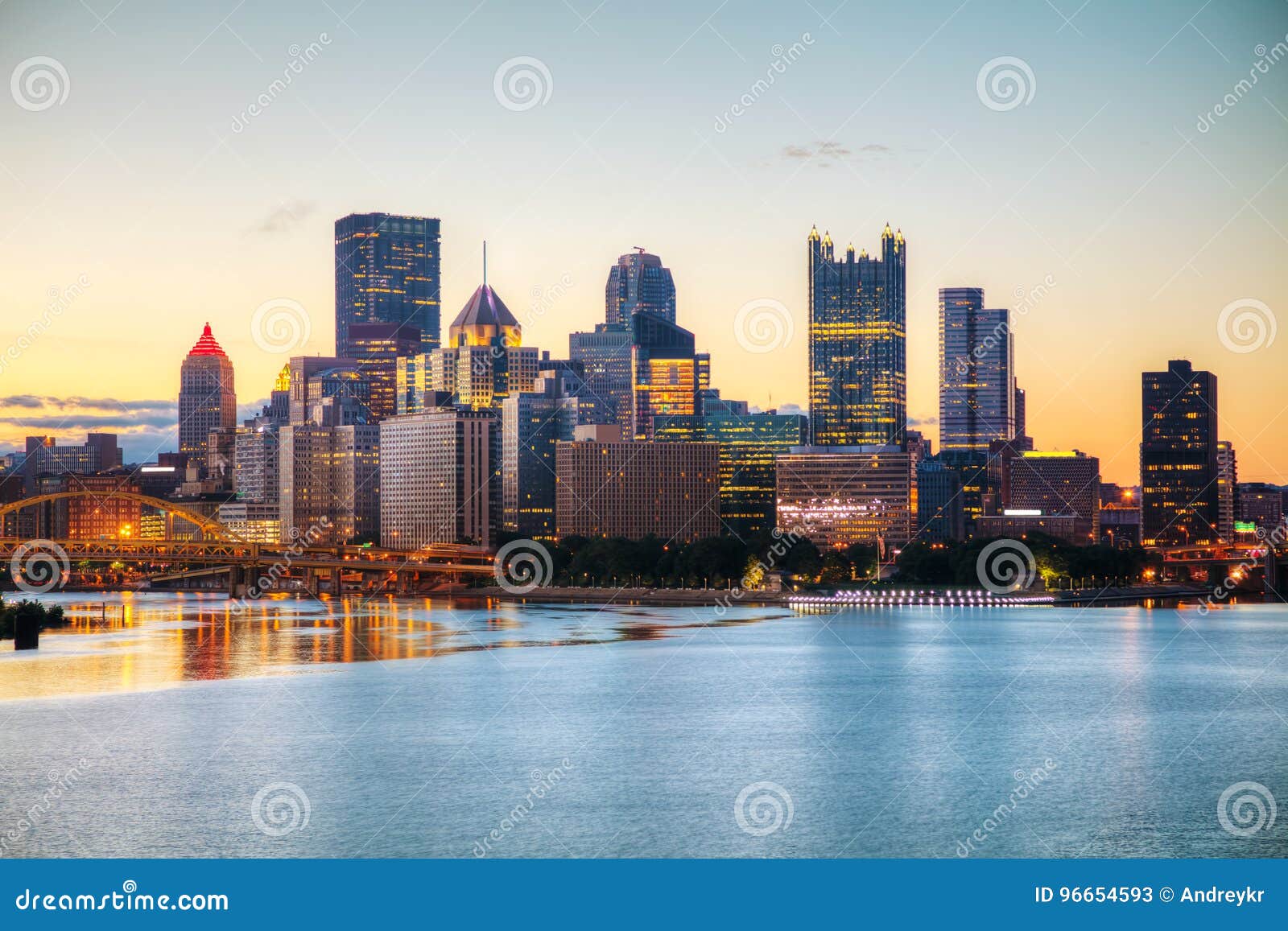 Arquitetura Da Cidade De Pittsburgh Com O Rio Ohio Imagem de Stock ...