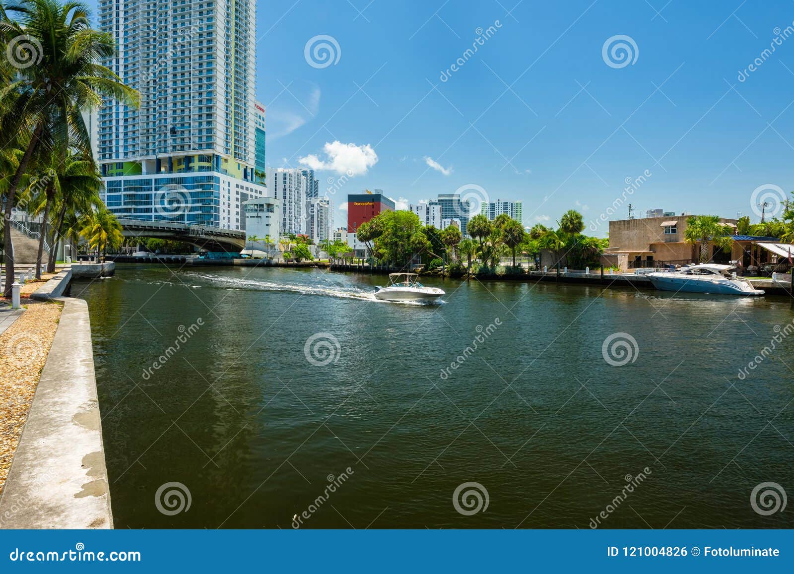 Arquitetura Da Cidade Do Rio De Miami Foto Editorial - Imagem de ponte ...