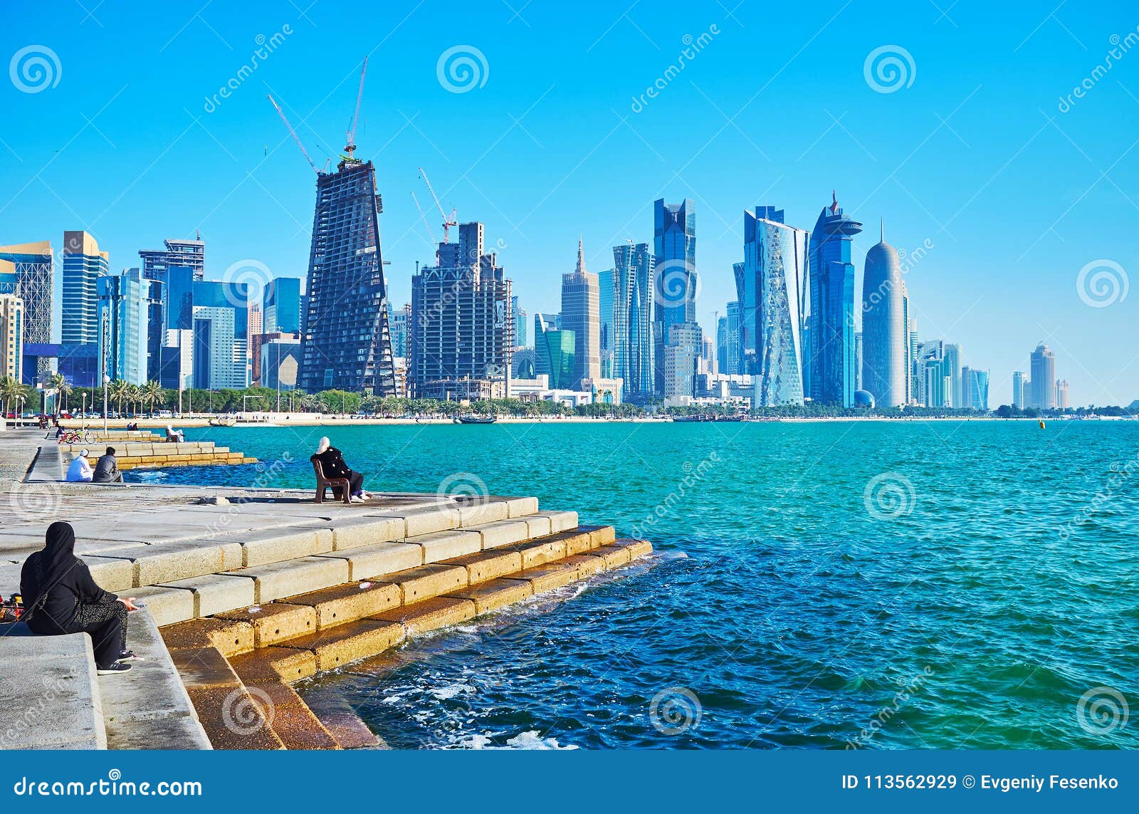 A Arquitetura Da Cidade Moderna De Doha, Catar Imagem de Stock ...