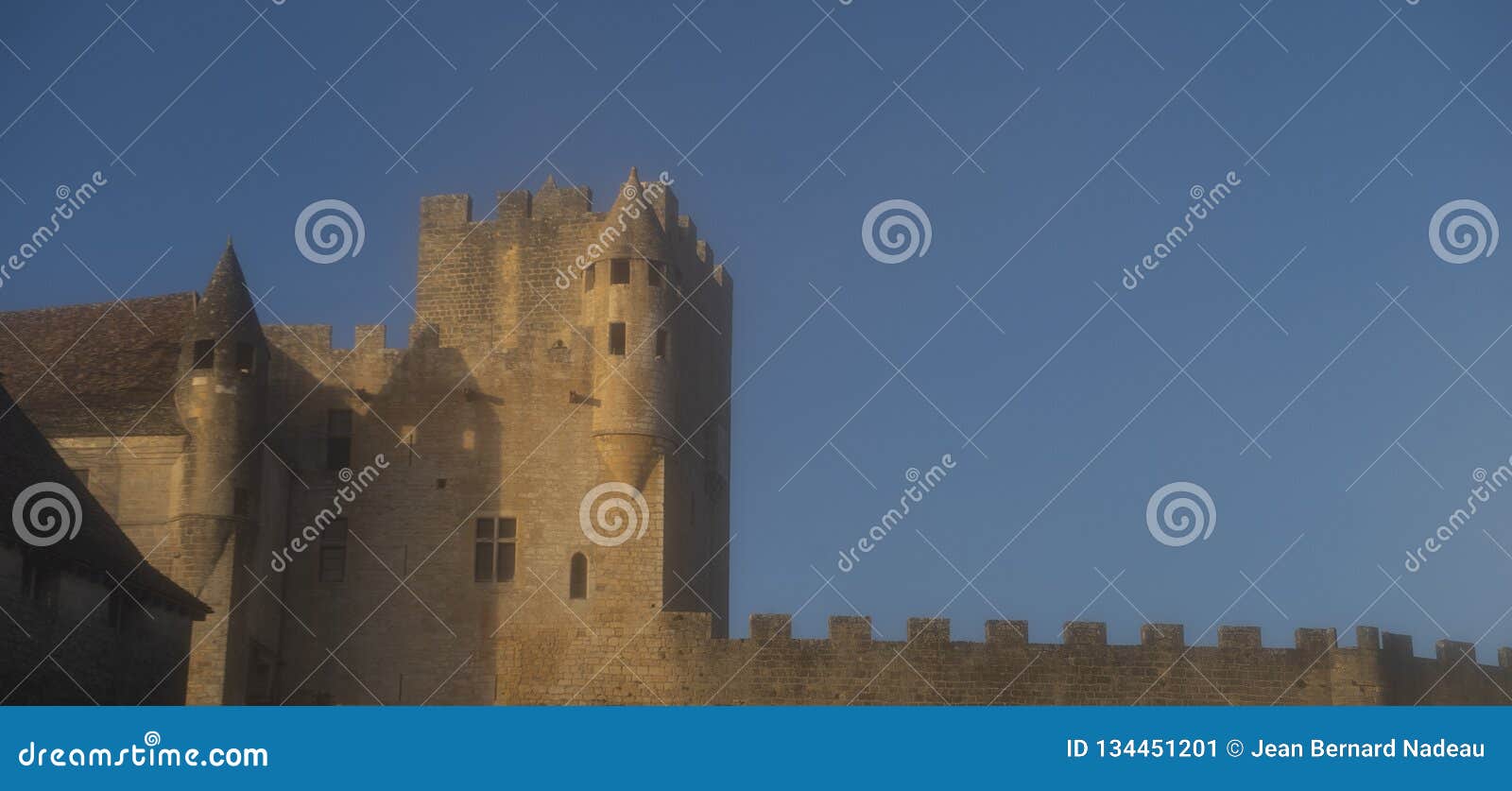 Arquitetura Medieval Do Castelo Impressionante De Castelo De Beynac ...