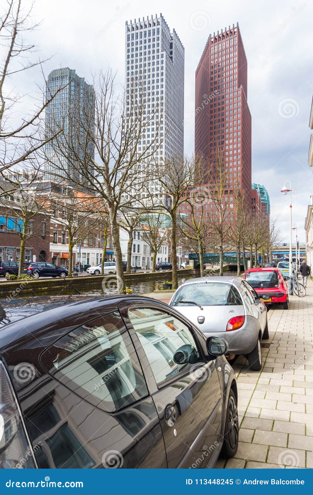 Arquitetura Moderna Da Skyline Da Cidade De Haia Imagem Editorial ...
