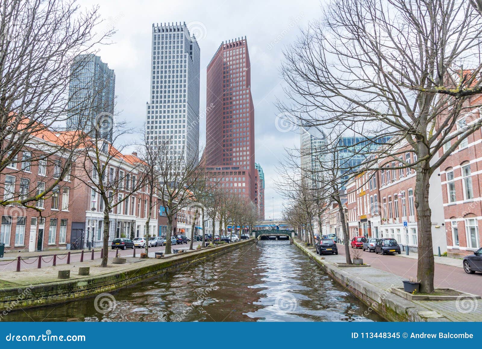 Arquitetura Moderna Da Skyline Da Cidade De Haia Imagem Editorial ...