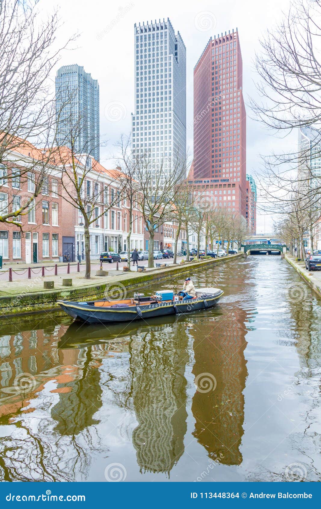 Arquitetura Moderna Da Skyline Da Cidade De Haia Imagem de Stock ...