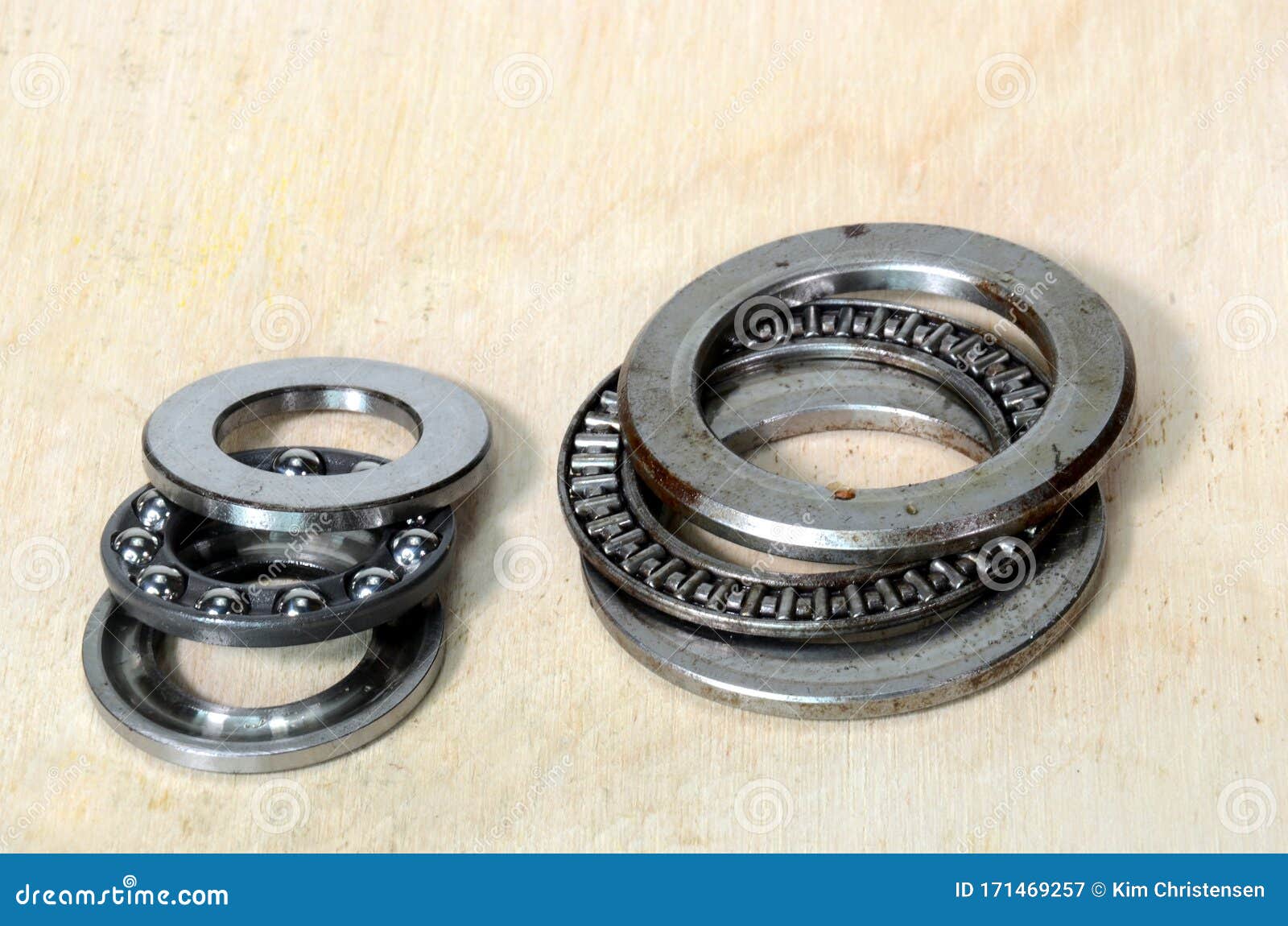 Arrangement with Two Semiopen Thrust Bearings, One with Balls and One ...