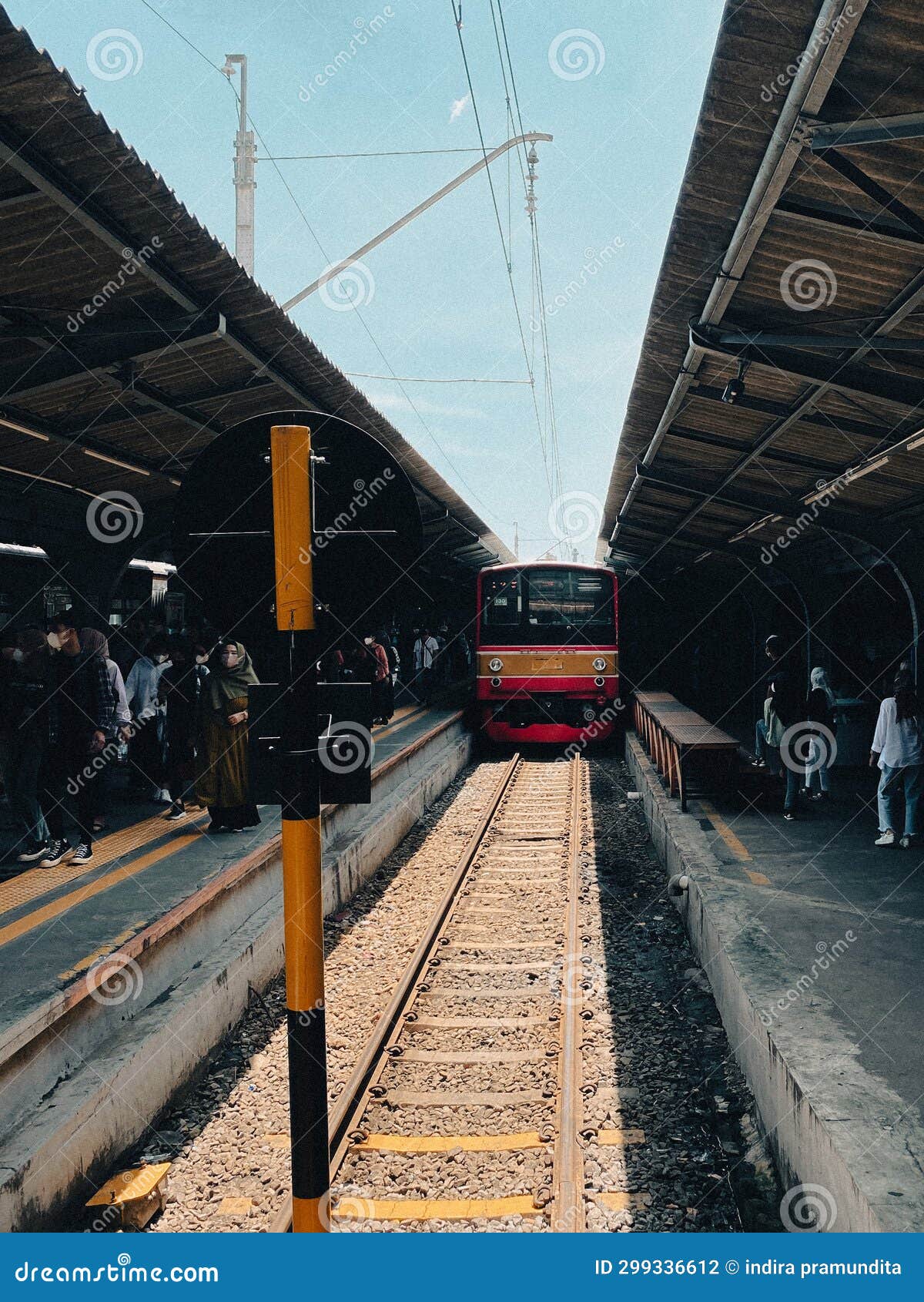 The Arrival of a Commuter Line at a Train Station in Jakarta Stock ...