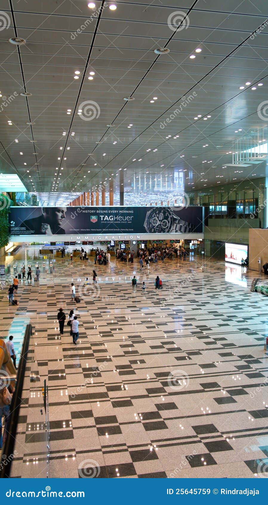 Arrival Hall at Changi Airport, Singapore Editorial Stock Image - Image ...