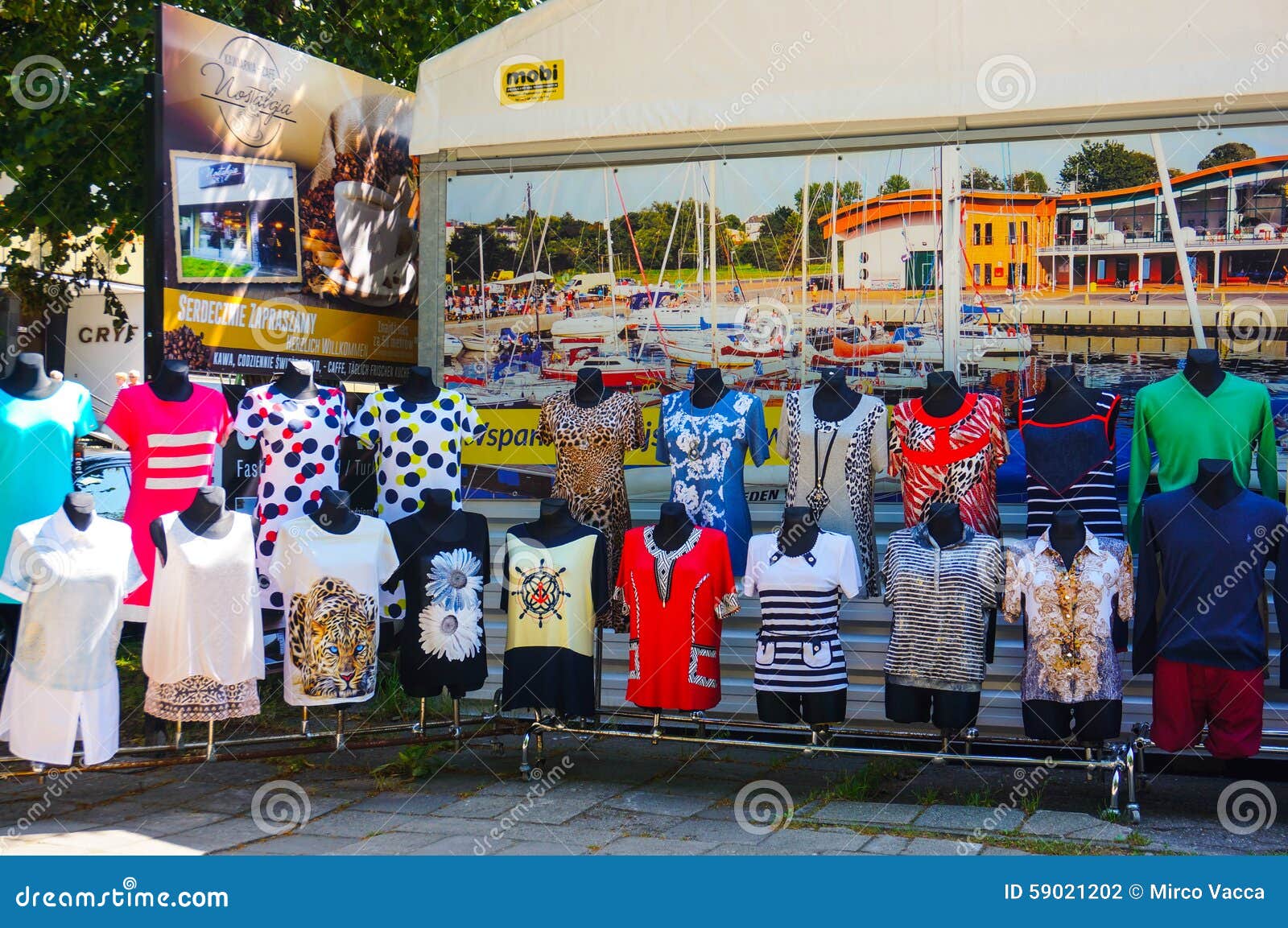 Arropa venta fotografía editorial. Imagen de almacén - 59021202