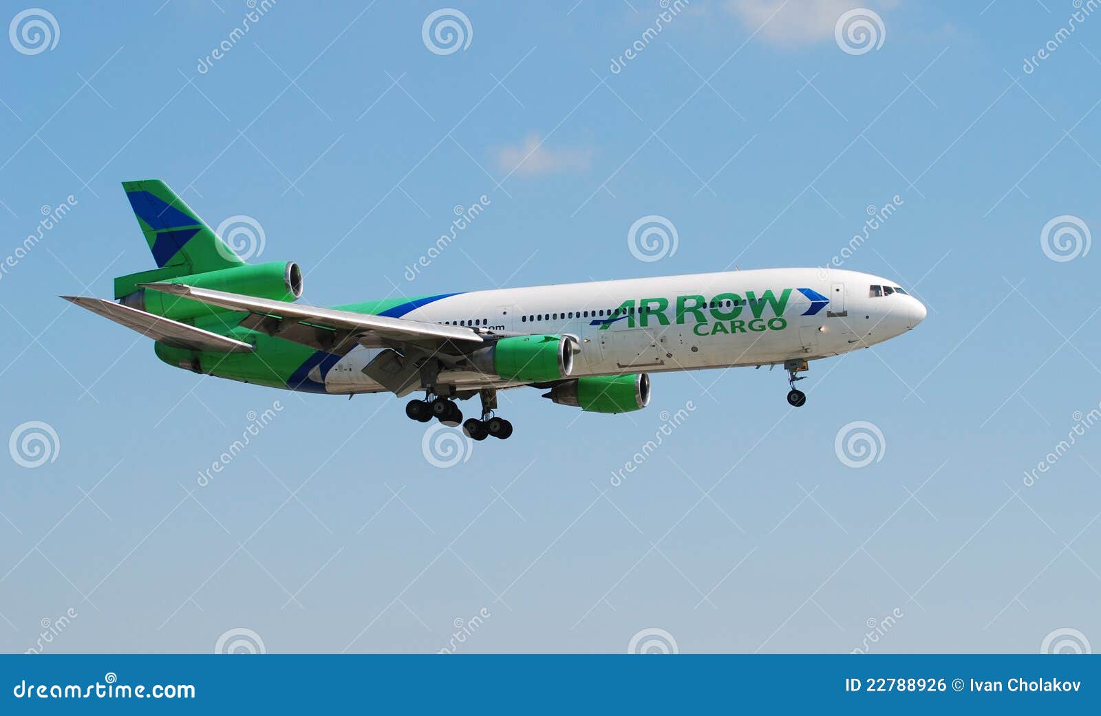 Arrow Air heavy cargo jet editorial photo. Image of plane - 22788926