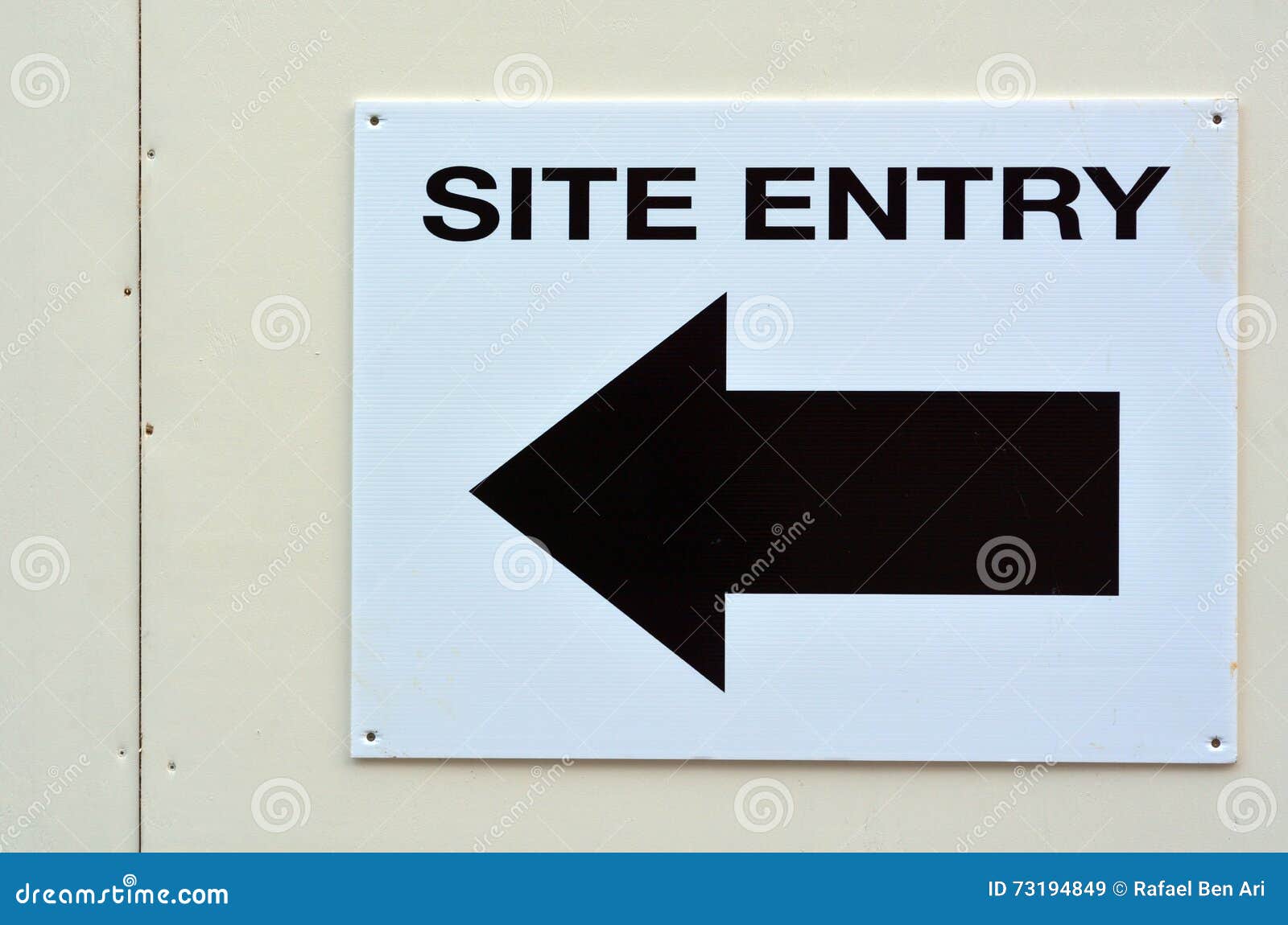 Arrow Sign To Site Entry Stock Photos - Free & Royalty-Free Stock ...